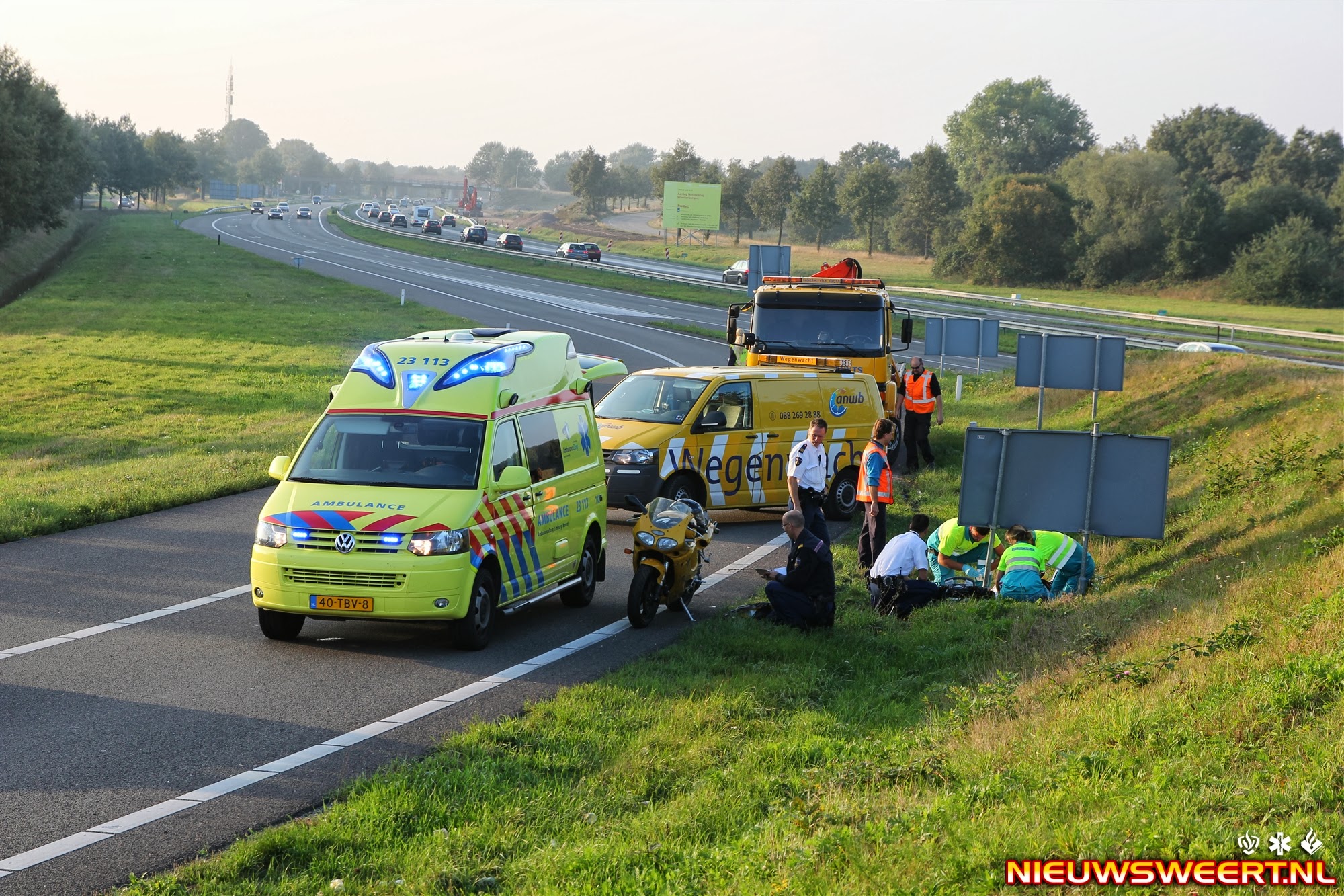 Motor botst tegen bord afrit A2 - Nederweert24