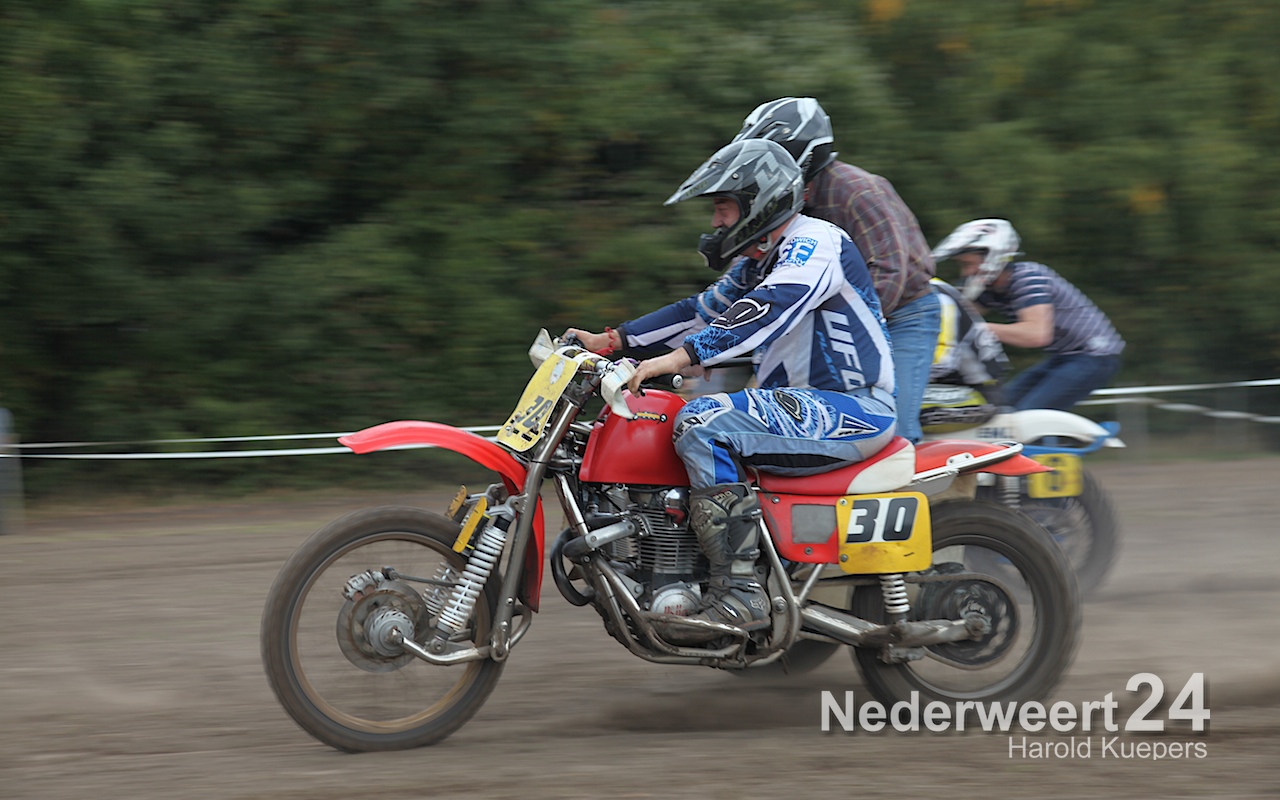 Vastelaovundjsprinssen in zijspan tijdens motorcross - Nederweert24