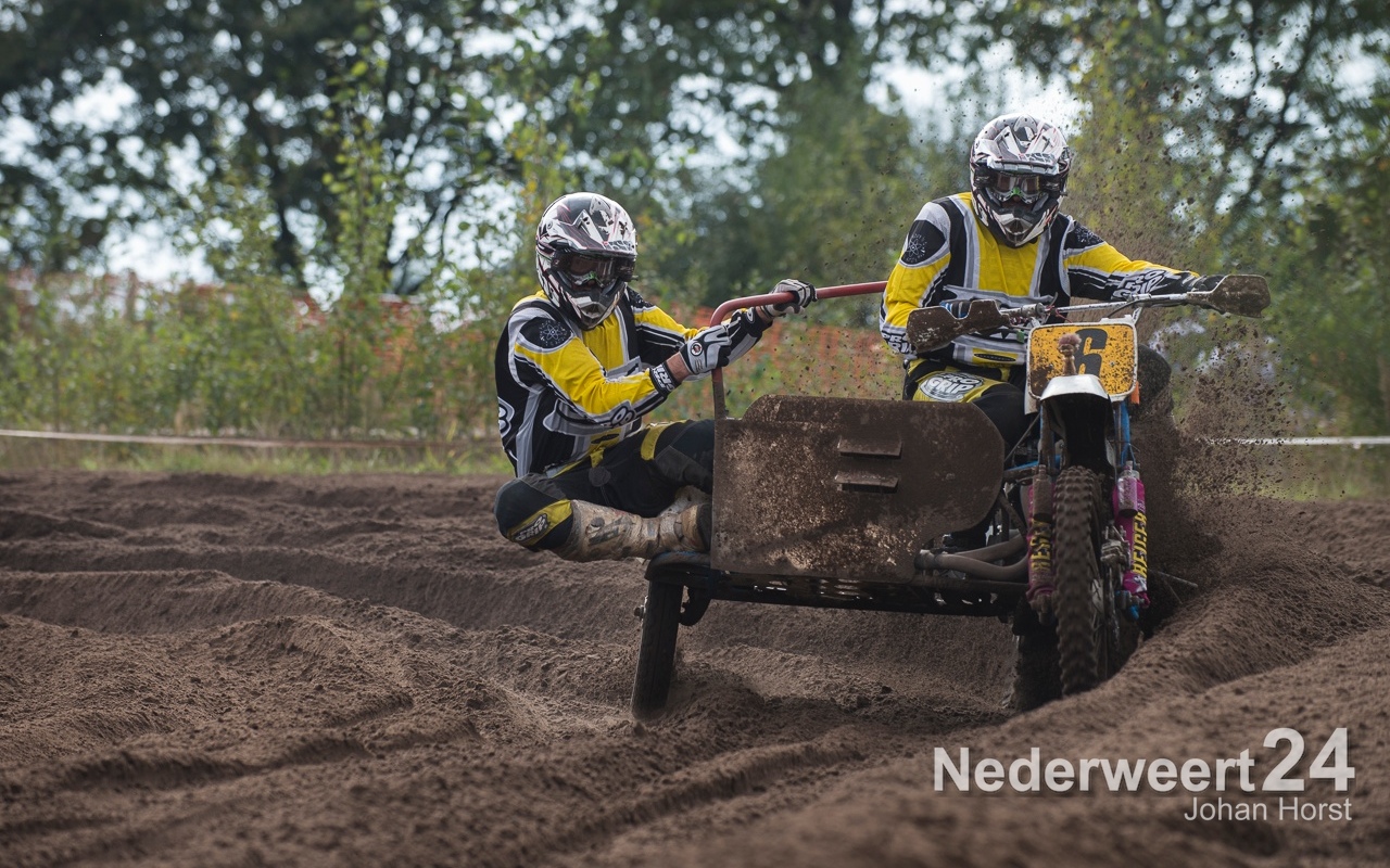 Vastelaovundjsprinssen in zijspan tijdens motorcross - Nederweert24