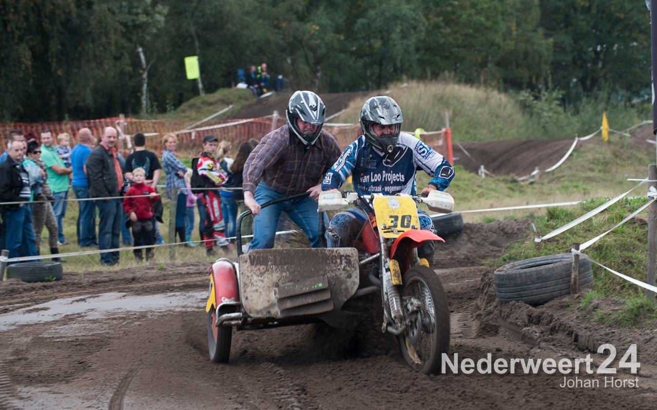 Vastelaovundjsprinssen in zijspan tijdens motorcross - Nederweert24