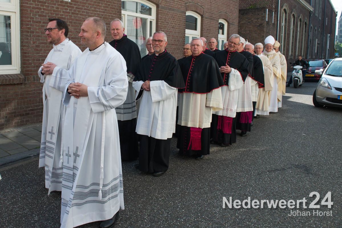 Bijzondere bisschopswijding Roermond (Foto's) - Nederweert24