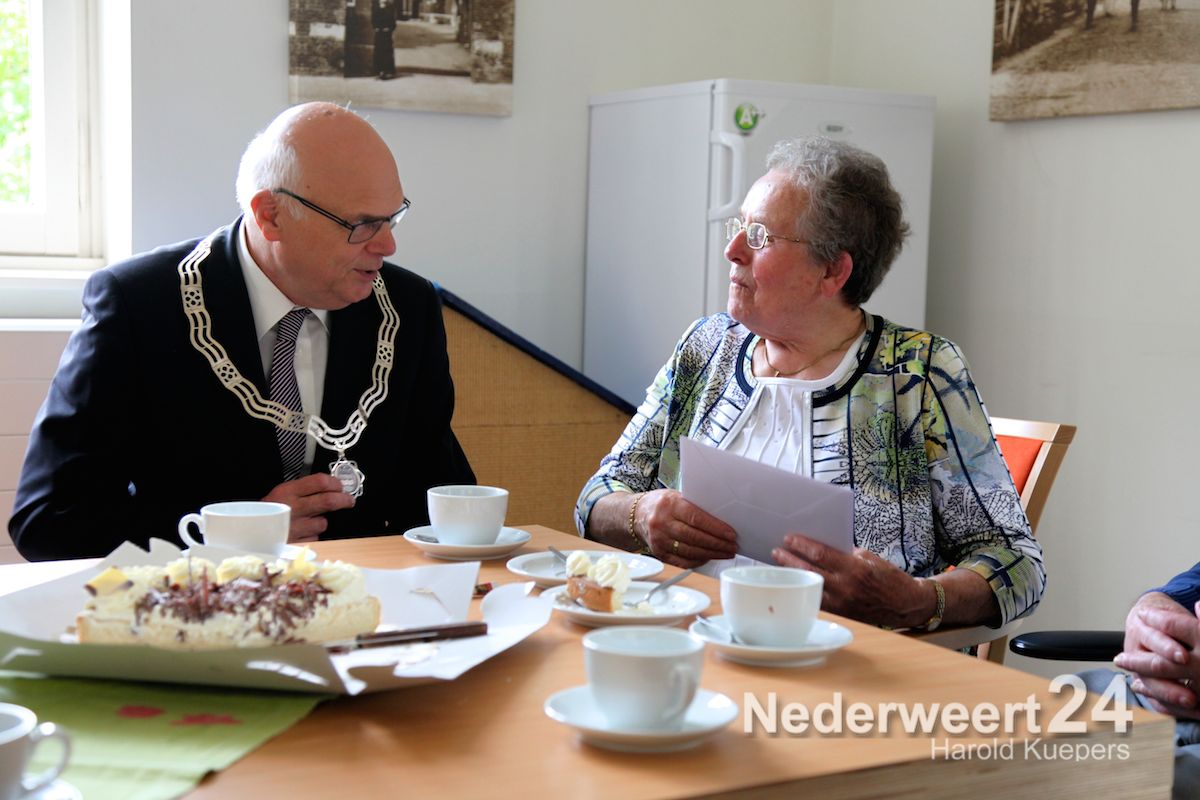 Theo en Mia Claessens-van de Schoor 60 jaar getrouwd - Nederweert24