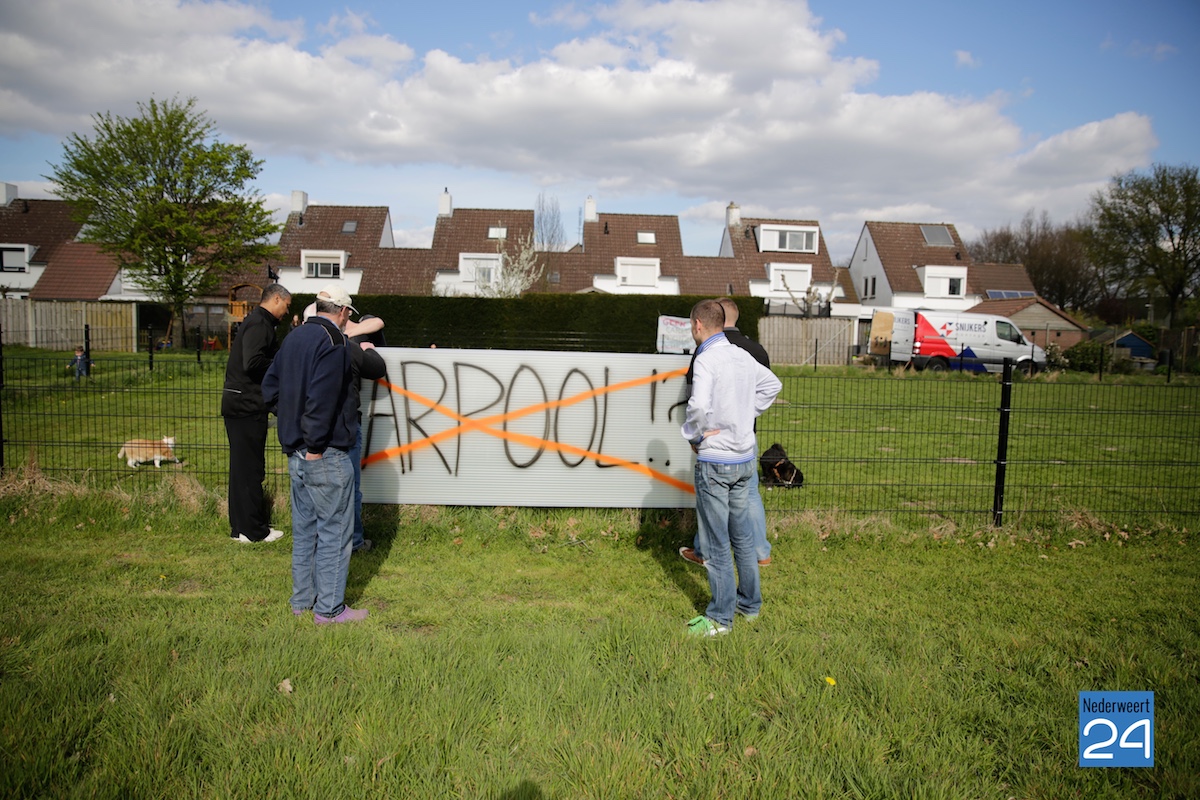 Grote streep door de carpoolplaats - Nederweert24