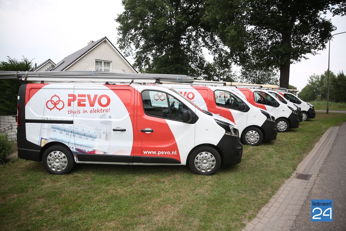 Nieuwe bussen voor team van Pevo Installatiebedrijf BV - Nederweert24