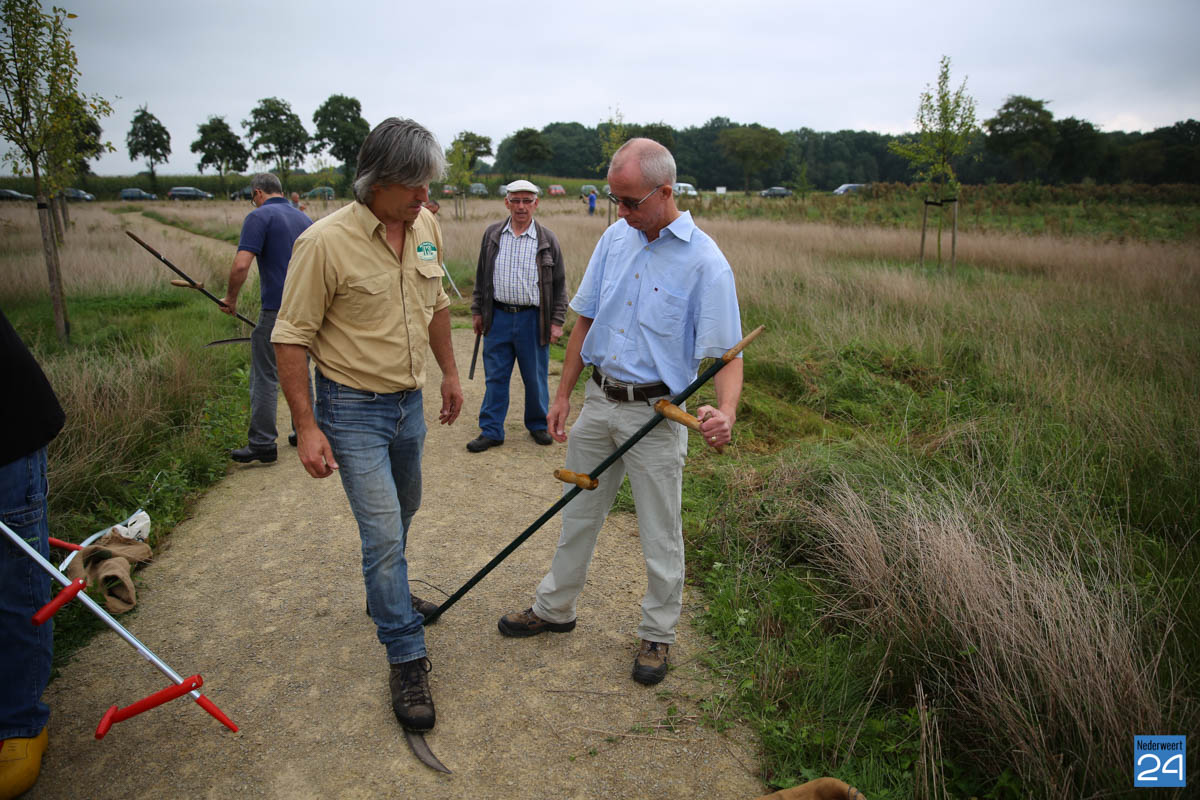 Werken met de zeis... - Nederweert24