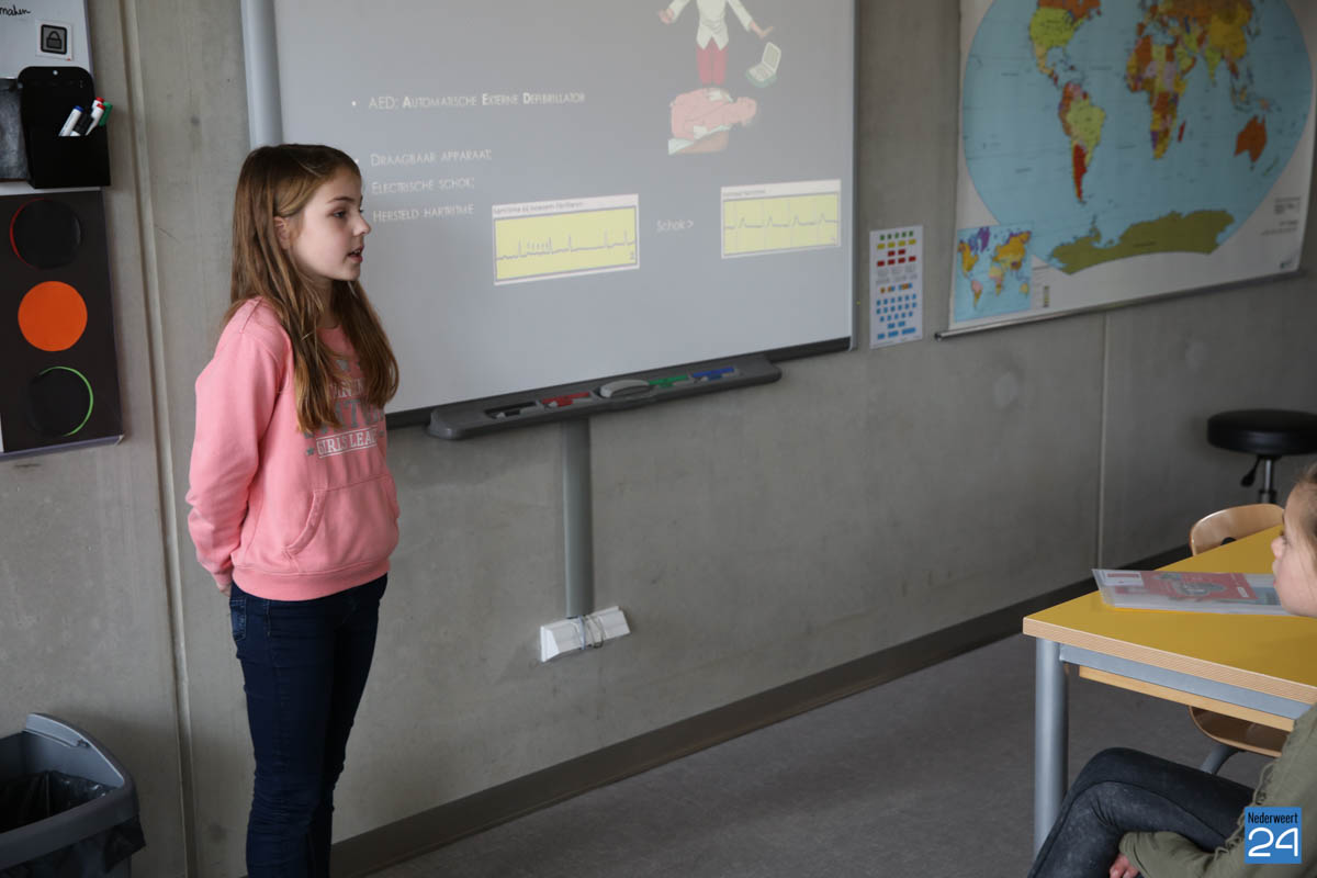 Lise geeft spreekbeurt over AED Alert (Foto's) - Nederweert24