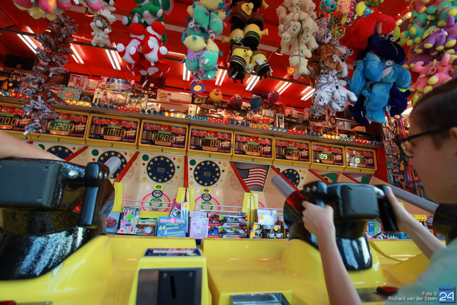 Zwieren, zwaaien rondjes draaien op de kermis in Nederweert (Foto's ... Zwieren, zwaaien rondjes draaien op de kermis in Nederweert (Foto's ...