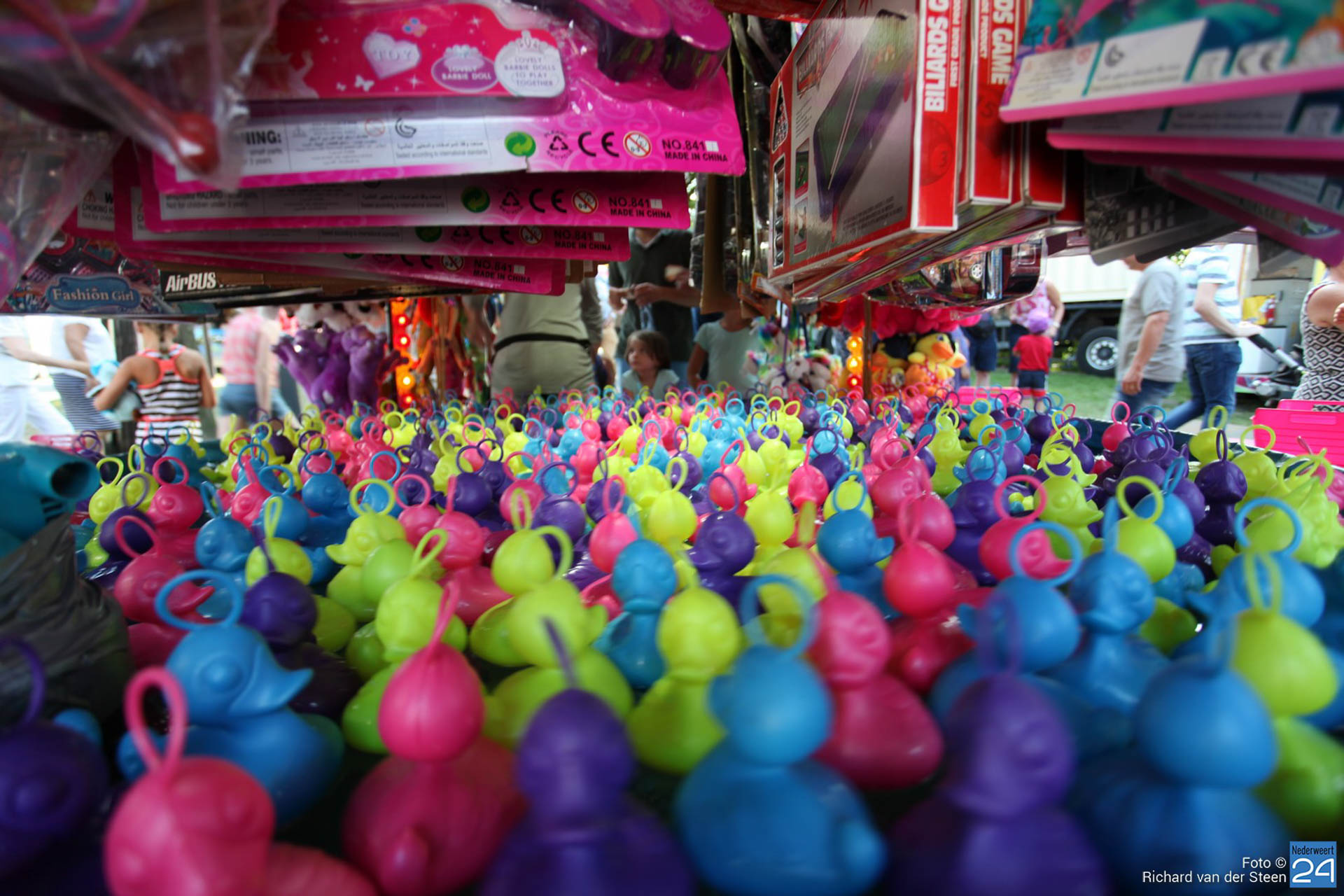 Zwieren, zwaaien rondjes draaien op de kermis in Nederweert (Foto's ... Zwieren, zwaaien rondjes draaien op de kermis in Nederweert (Foto's ...