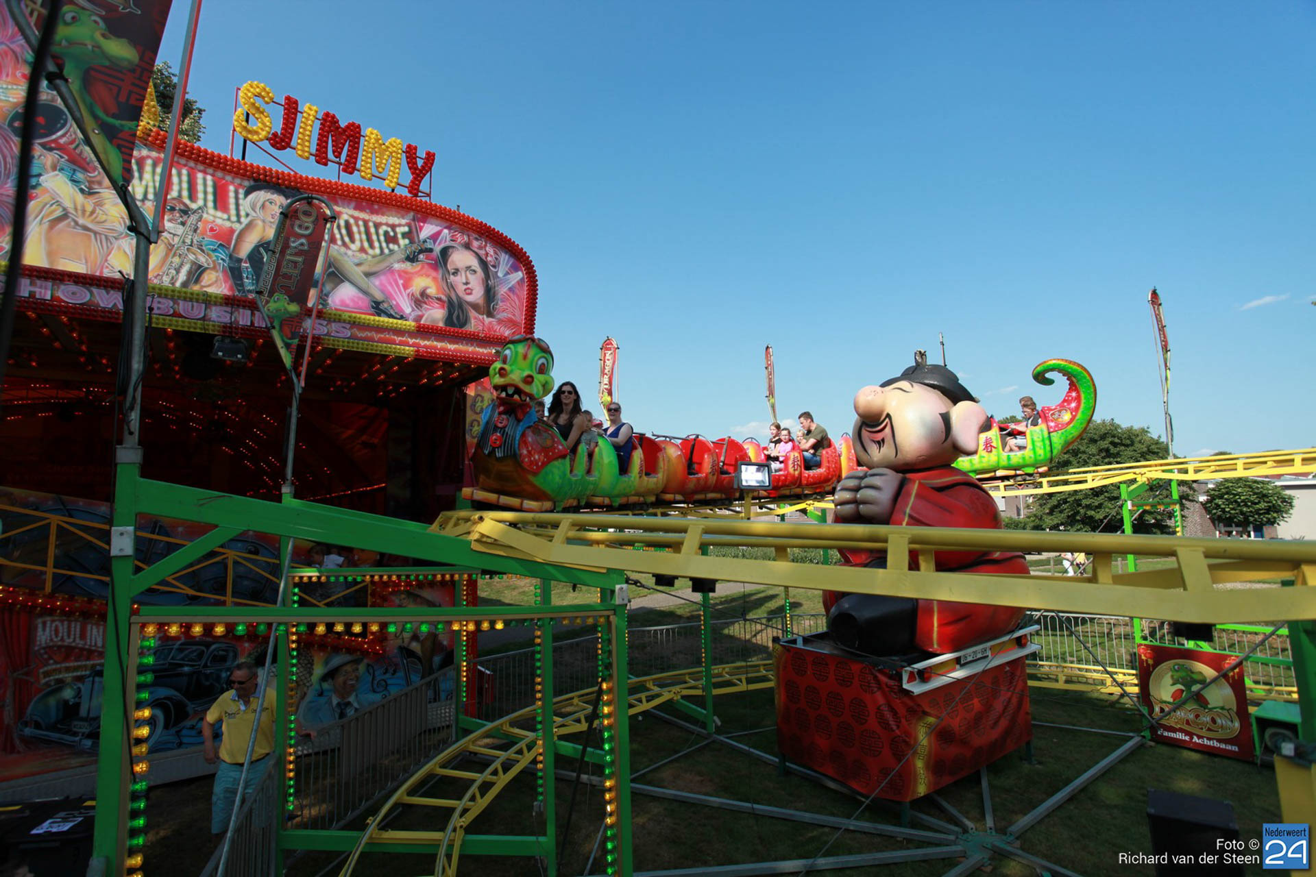 Zwieren, zwaaien rondjes draaien op de kermis in Nederweert (Foto's ... Zwieren, zwaaien rondjes draaien op de kermis in Nederweert (Foto's ...