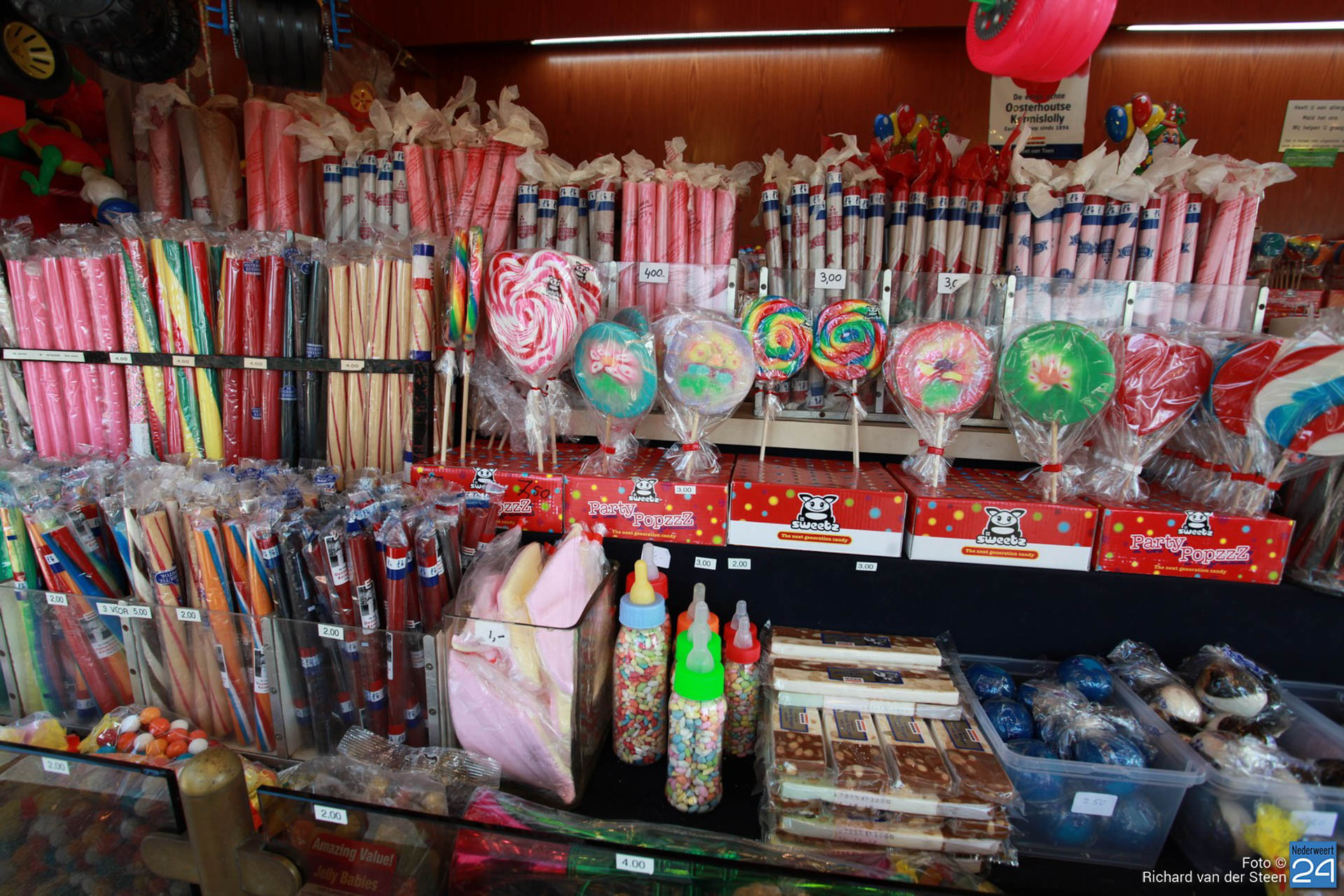 Zwieren, zwaaien rondjes draaien op de kermis in Nederweert (Foto's ... Zwieren, zwaaien rondjes draaien op de kermis in Nederweert (Foto's ...