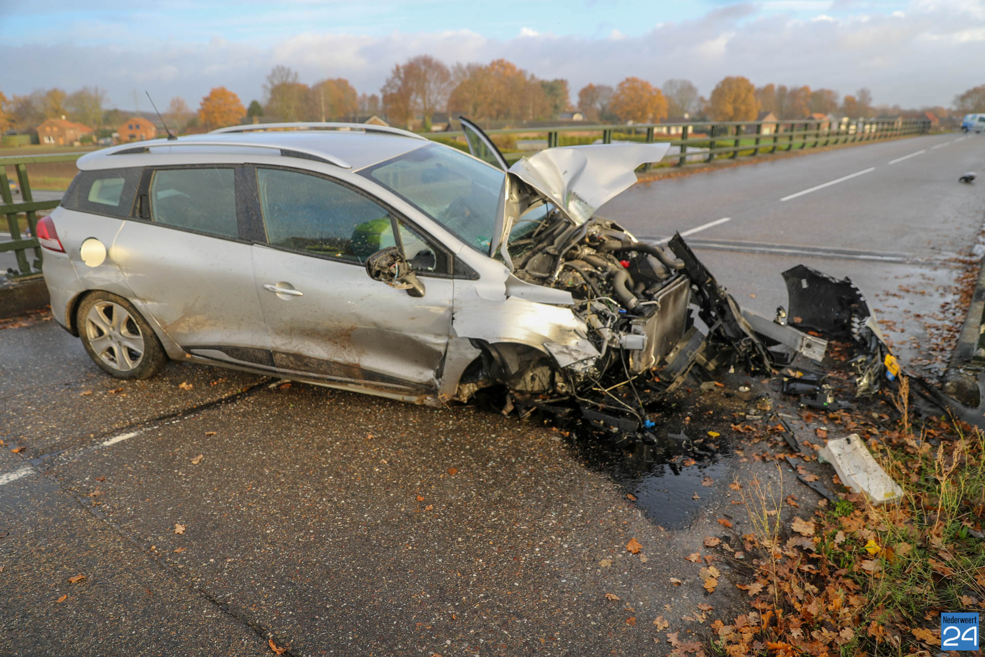 Auto vliegt uit de bocht - Nederweert24