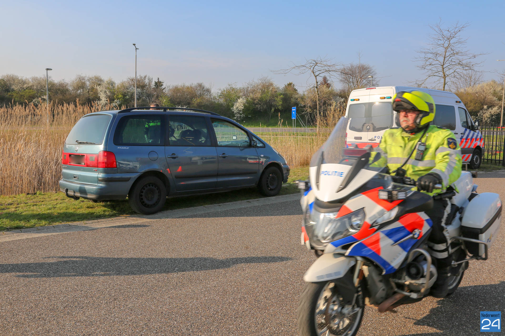 Grote verkeerscontrole door politie en douane in Nederweert (Foto's) - Nederweert24