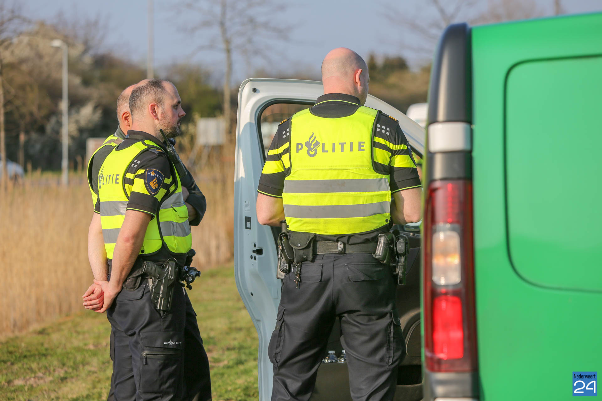 Grote verkeerscontrole door politie en douane in Nederweert (Foto's) - Nederweert24