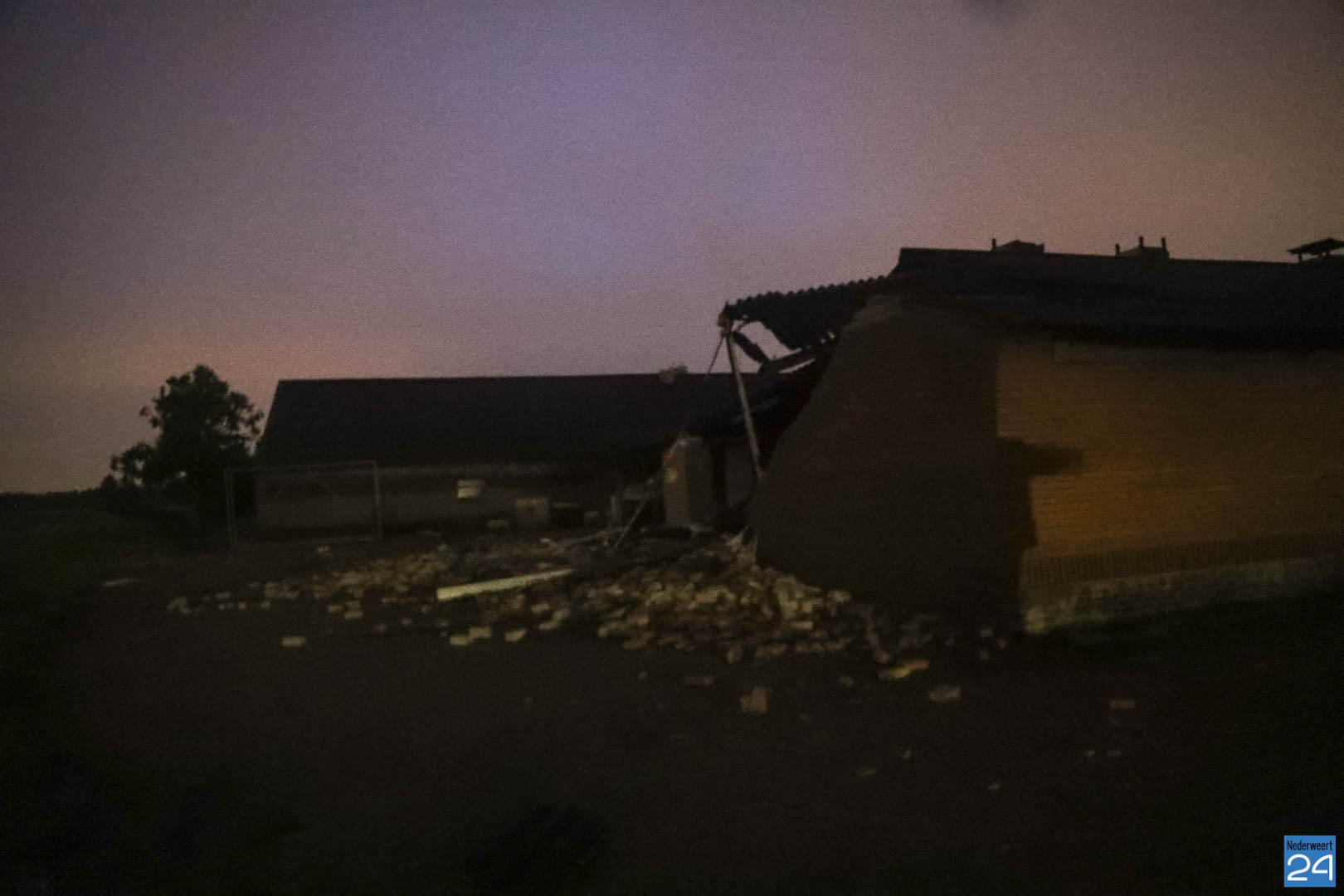 Storm heeft flink huisgehouden op De Riet in Nederweert-Eind - Nederweert24 Storm heeft flink huisgehouden op De Riet in Nederweert-Eind - Nederweert24