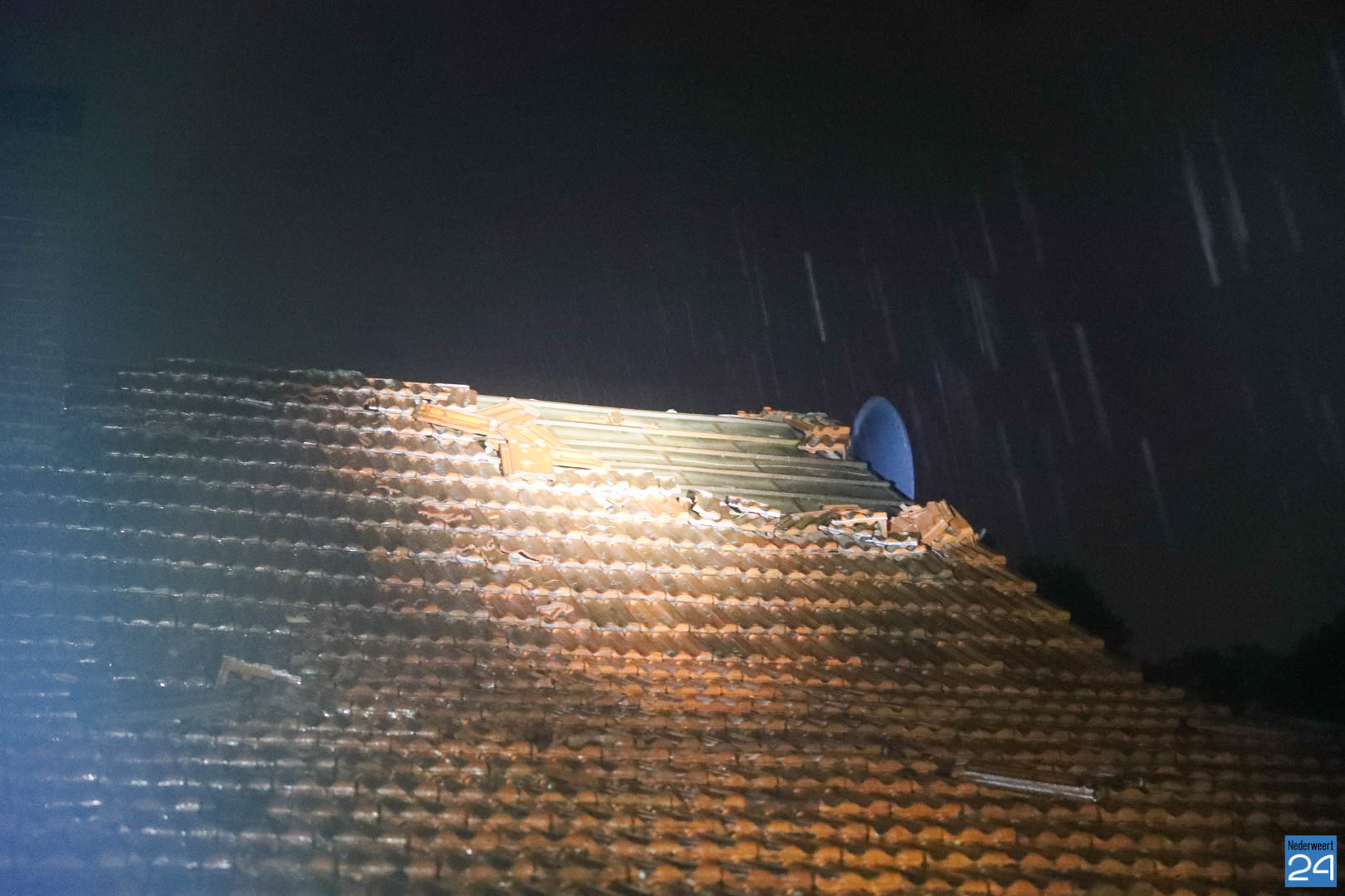 Storm heeft flink huisgehouden op De Riet in Nederweert-Eind - Nederweert24 Storm heeft flink huisgehouden op De Riet in Nederweert-Eind - Nederweert24