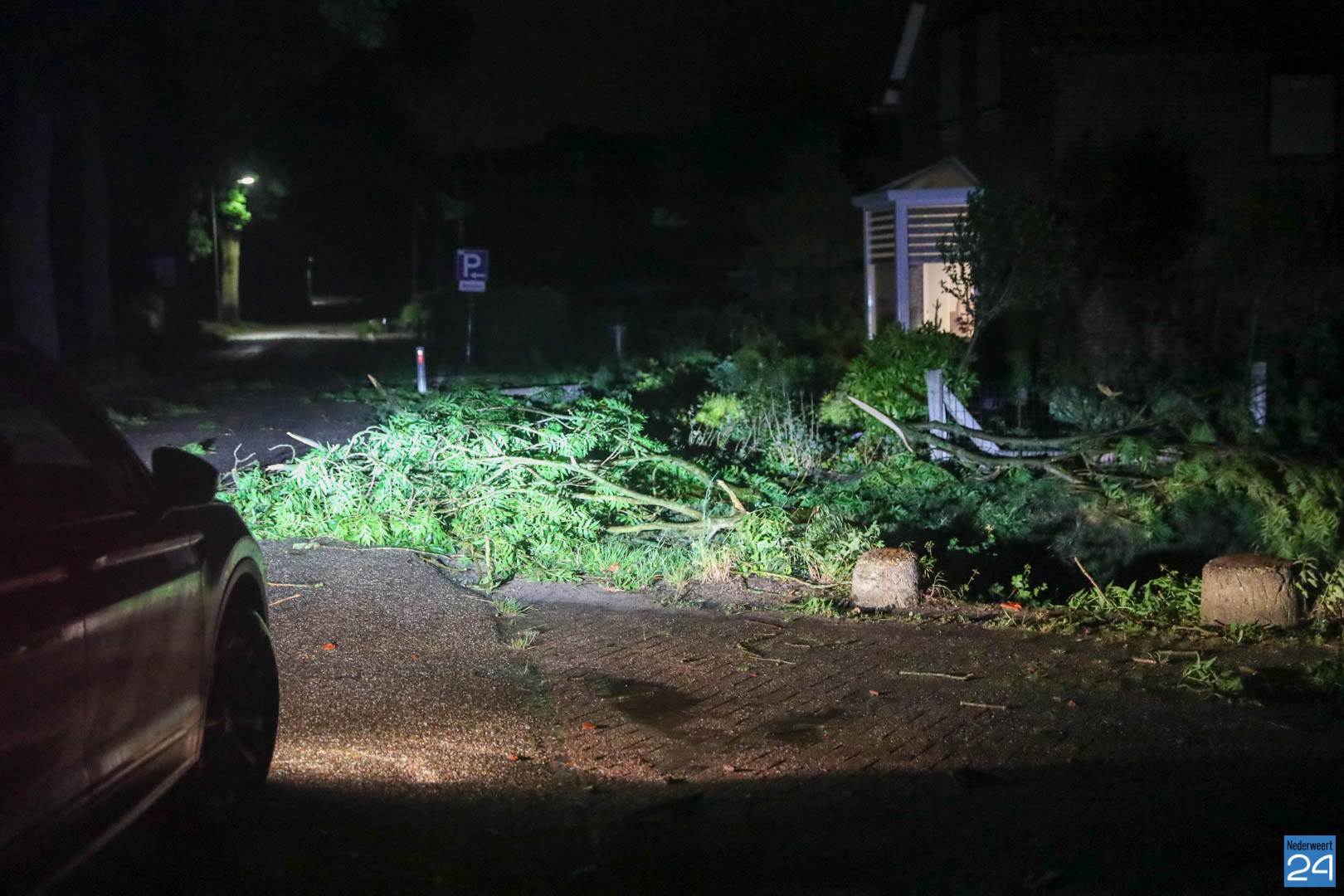 Storm heeft flink huisgehouden op De Riet in Nederweert-Eind - Nederweert24 Storm heeft flink huisgehouden op De Riet in Nederweert-Eind - Nederweert24