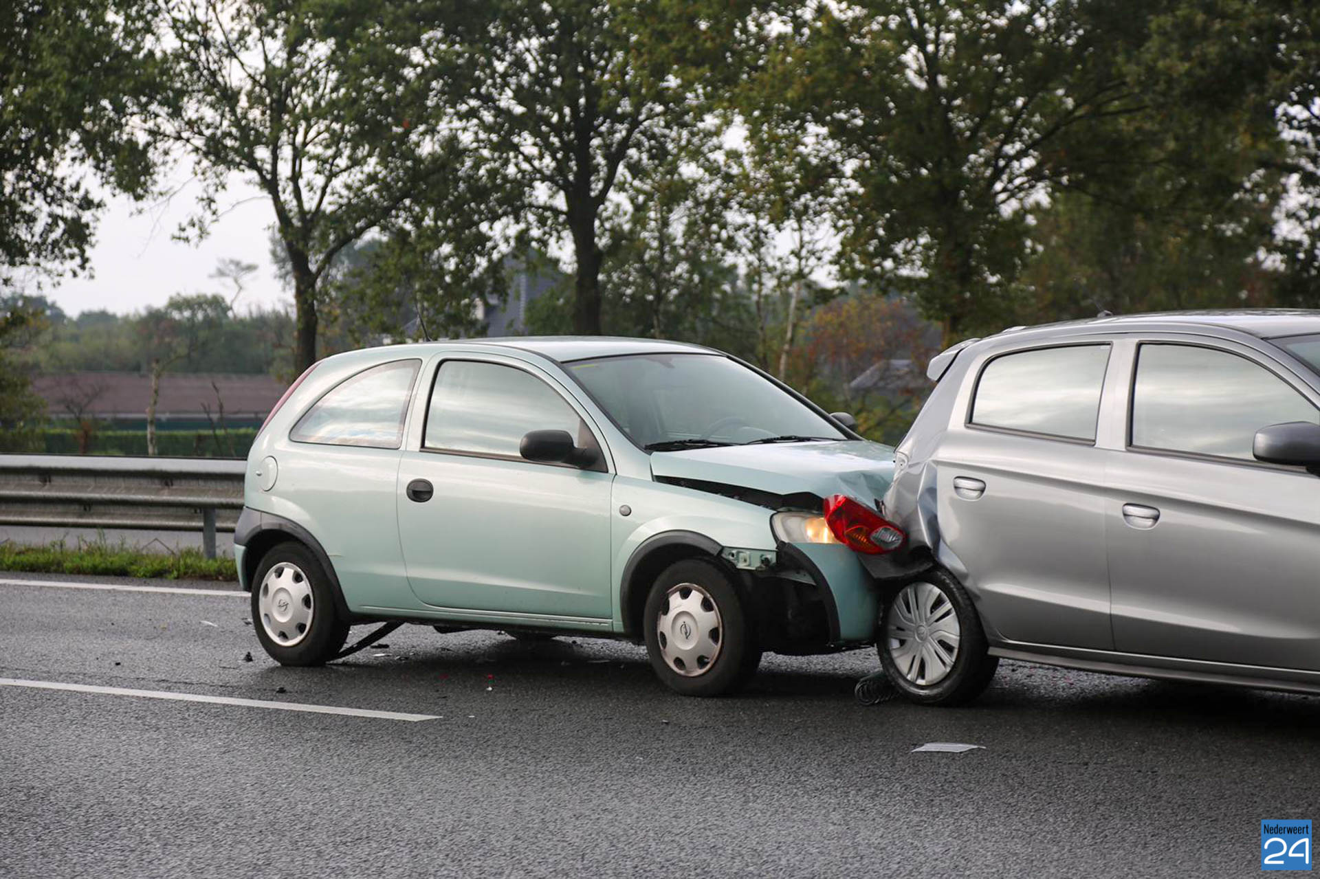 Veel schade bij kop-staart aanrijding A2 Weert - Nederweert24