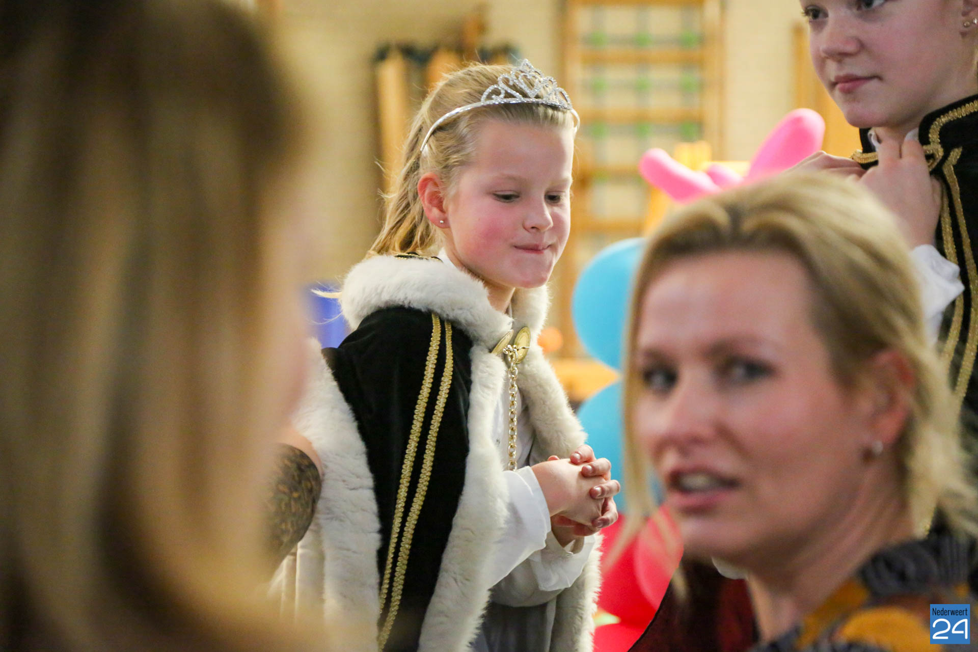 Prinses Janna en adjudant Amy van OBS de Klimop - Nederweert24
