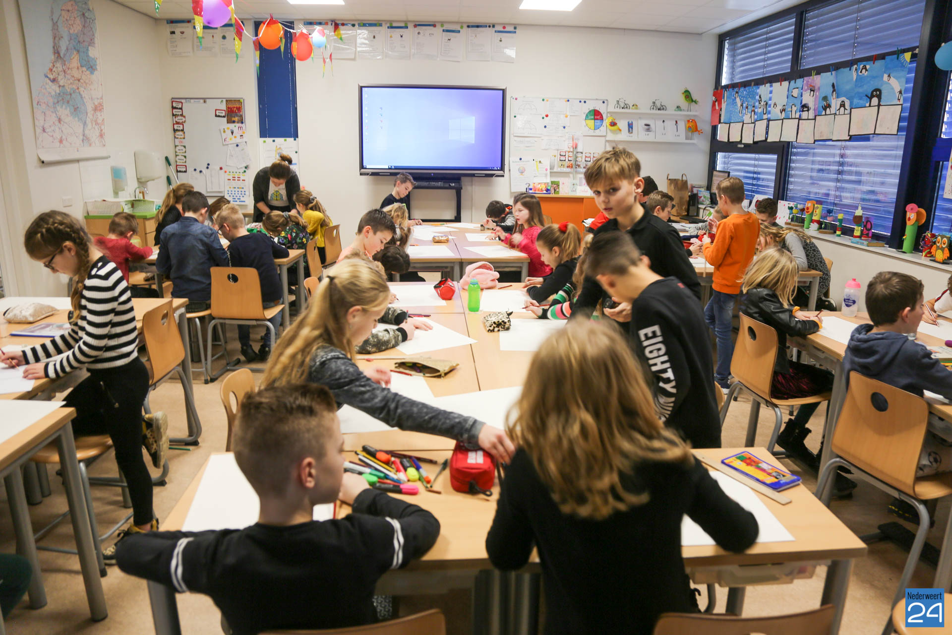 Basisschool De Schrank vond nieuwe leraren!! (Foto's) - Nederweert24