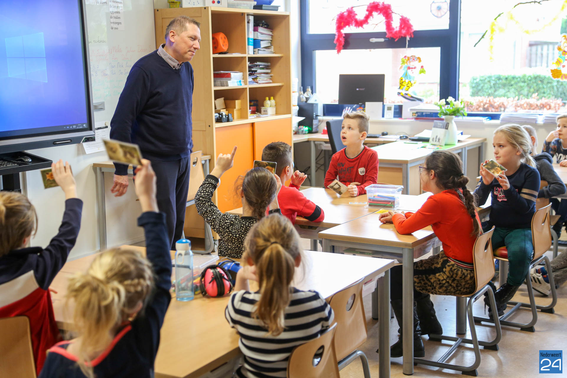 Basisschool De Schrank vond nieuwe leraren!! (Foto's) - Nederweert24