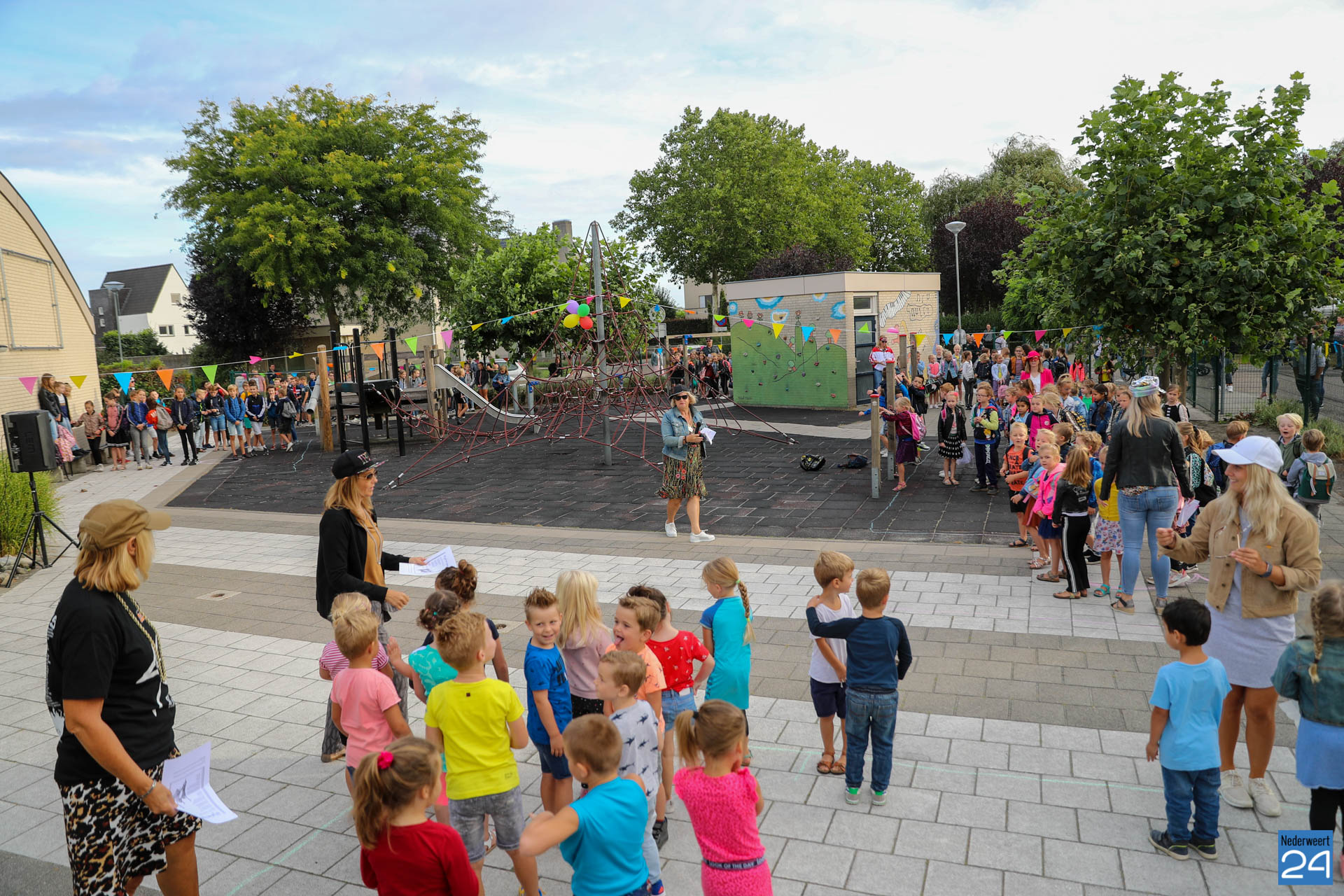 Opening schooljaar OBS de Klimop (Foto's) - Nederweert24