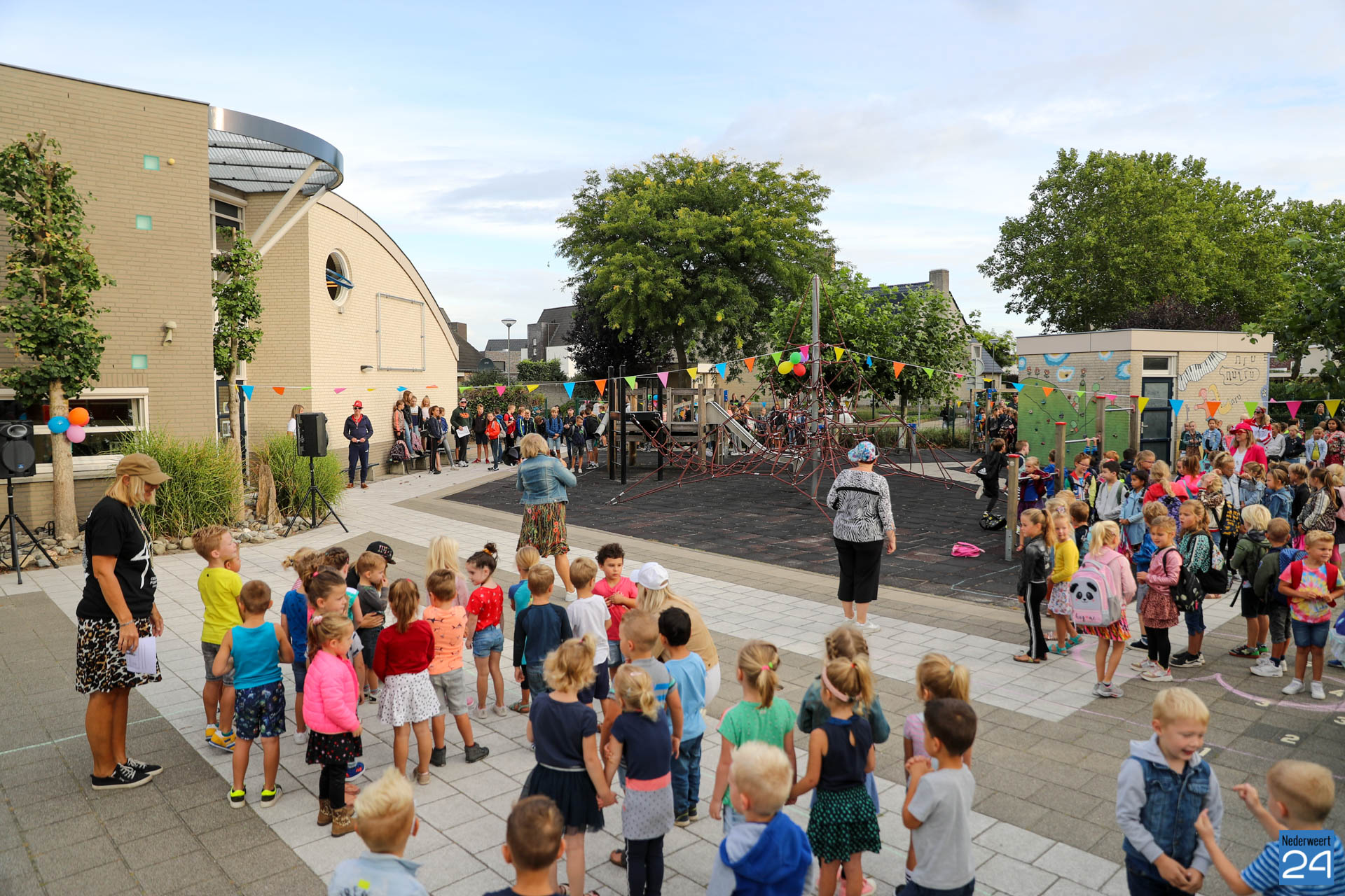 Opening schooljaar OBS de Klimop (Foto's) - Nederweert24