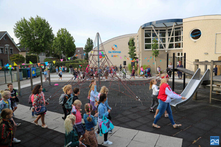 Opening schooljaar OBS de Klimop (Foto's) - Nederweert24