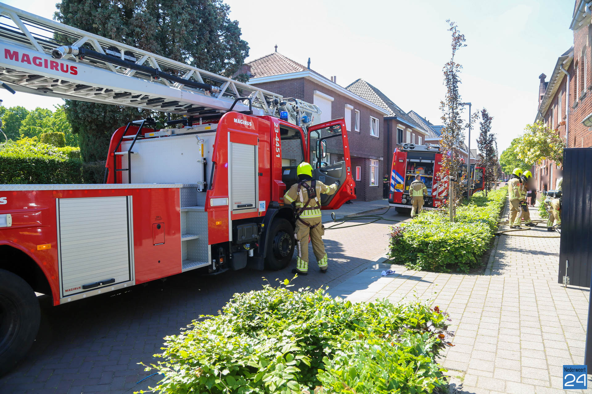 Brandweer redt vrouw uit brandende woning in Weert - Nederweert24