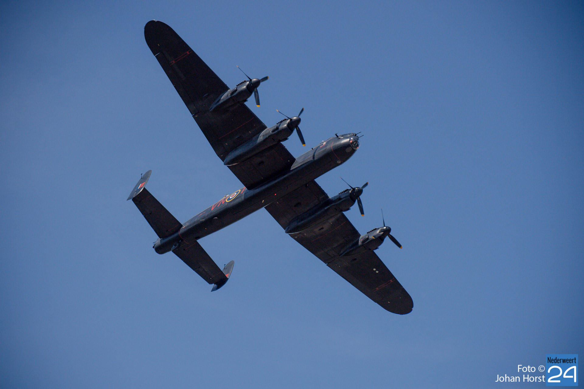 Lancaster flypast in Heythuysen in beeld - Nederweert24