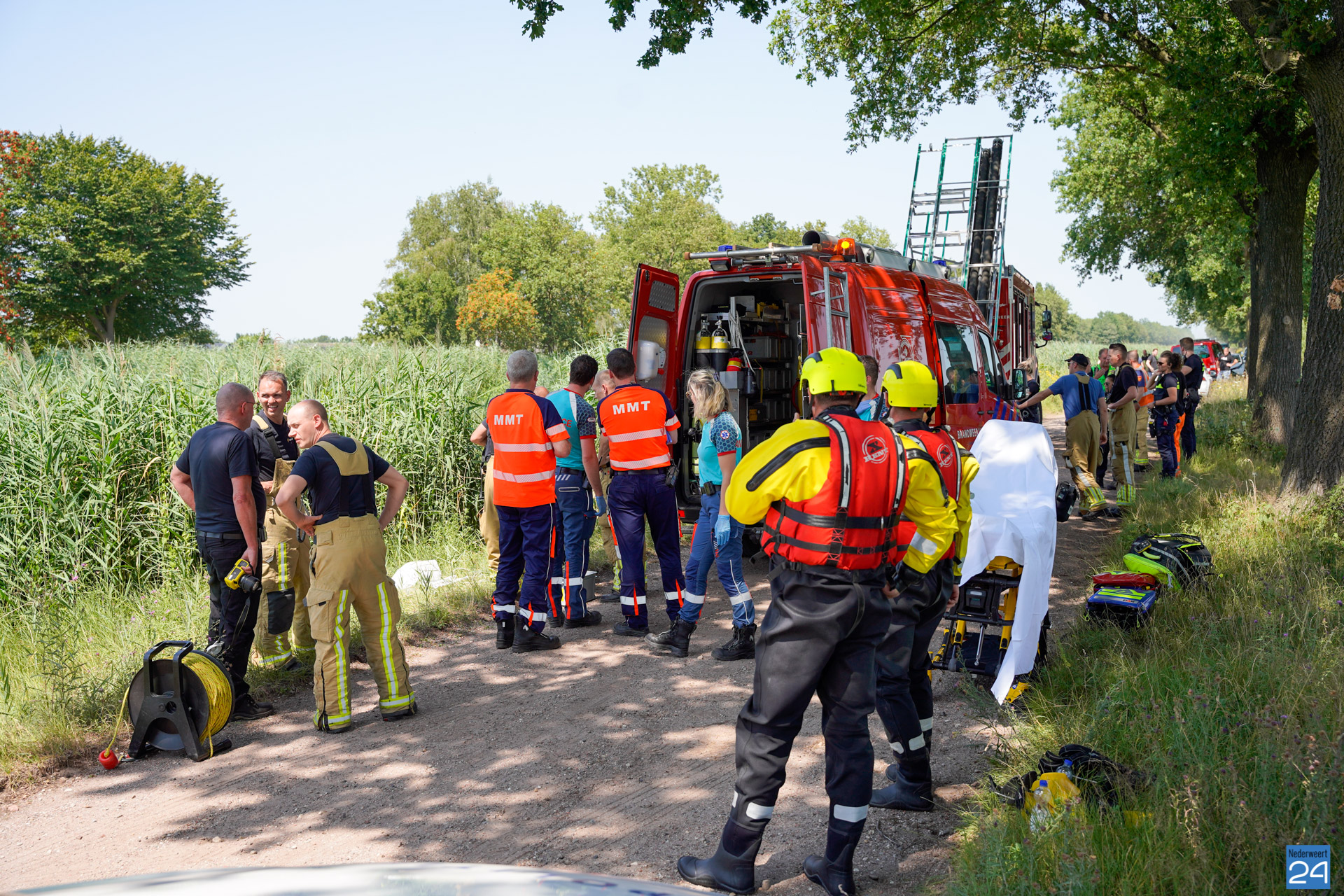 Voertuig gevonden in kanaal bij Sluis 13 tussen Nederweert en Someren ...
