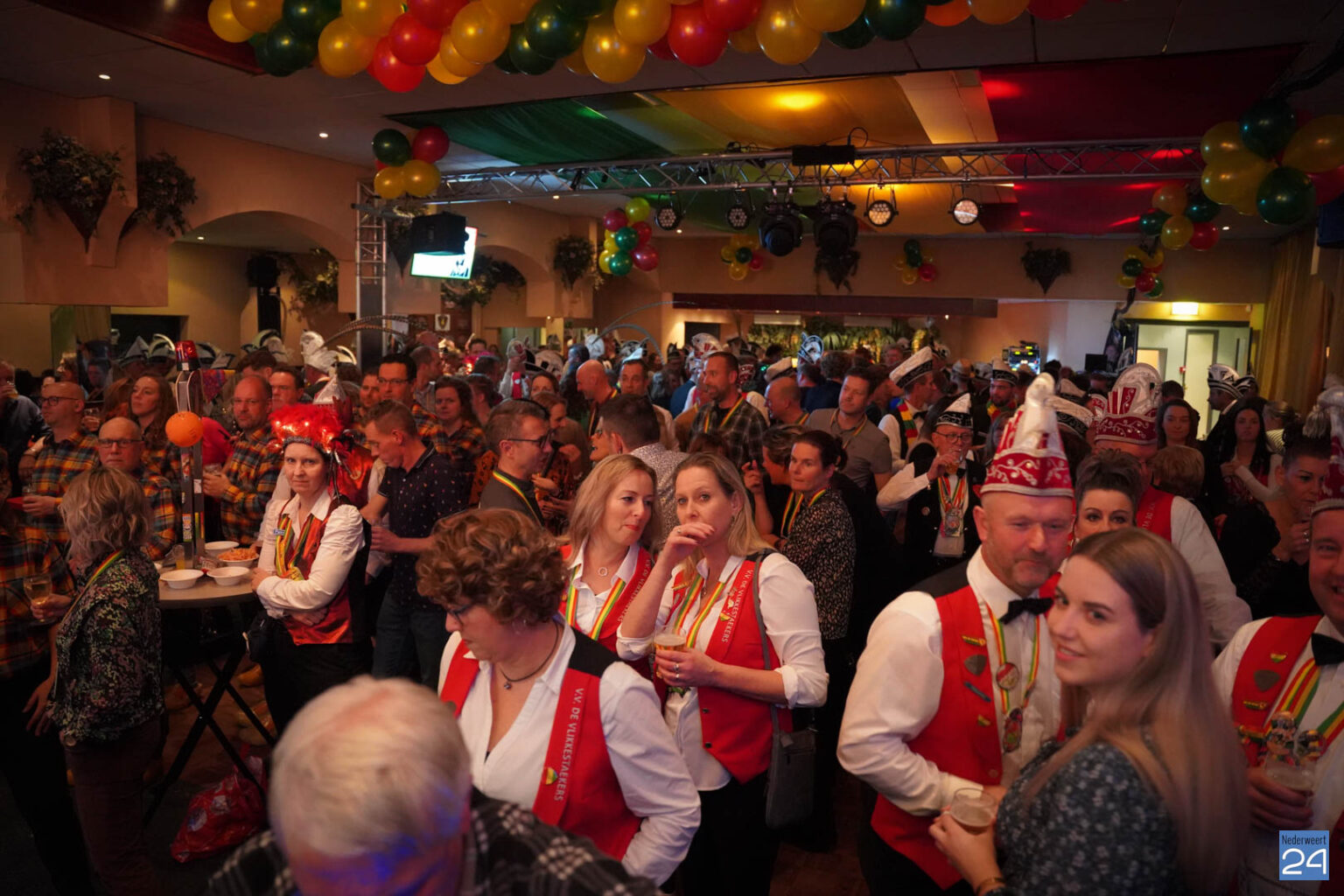 Koop je kaarten voor de bonte avond van de Vlikkestaekers - Nederweert24