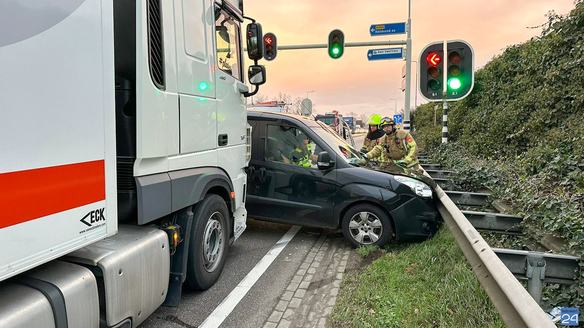 Vrachtwagen botst met bedrijfsauto op Randweg Zuid N275 in Nederweert - Nederweert24