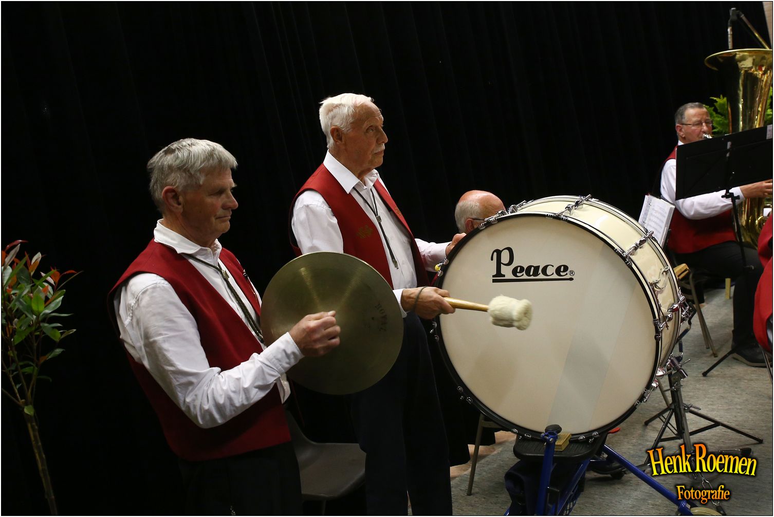 25 jaar Kapel meester Had Geurtjens en de Coconblazers - Nederweert24