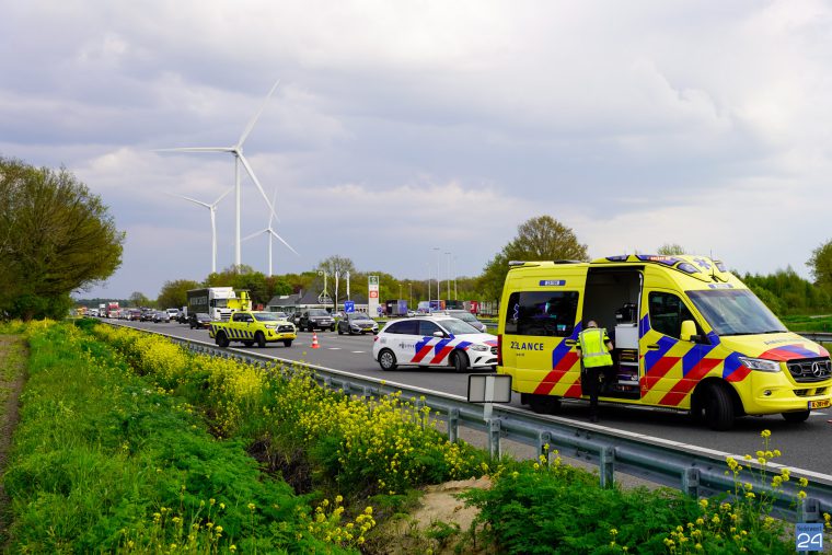 Flinke schade bij ongeval snelweg A2 bij Nederweert - Nederweert24