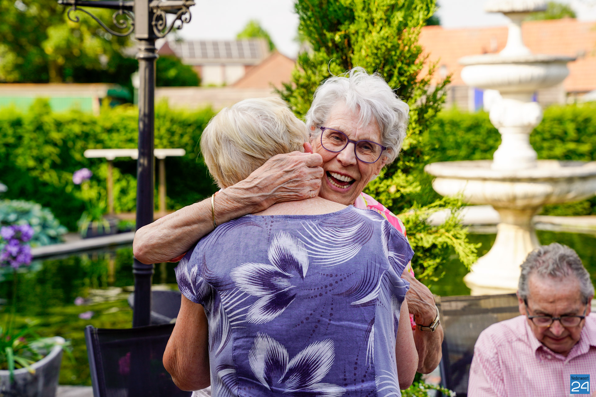 Nelly Rulkens krijgt gouden speld Zonnebloem voor 40 jaar ...