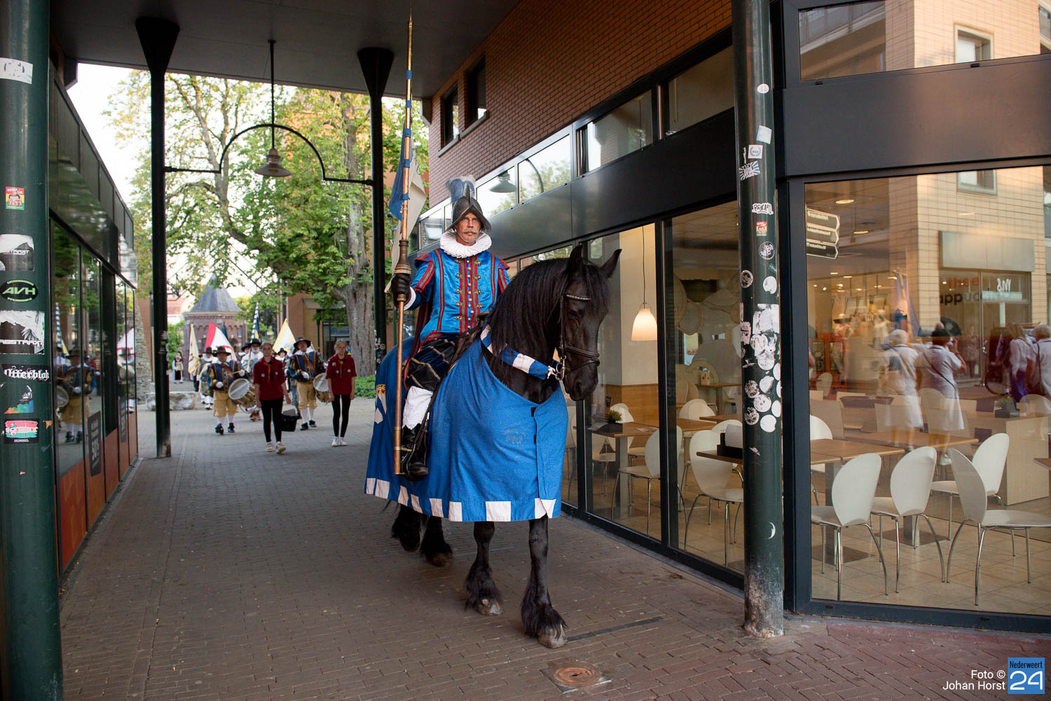 Sacramentsprocessie trekt door centrum van Weert onder begeleiding van ...