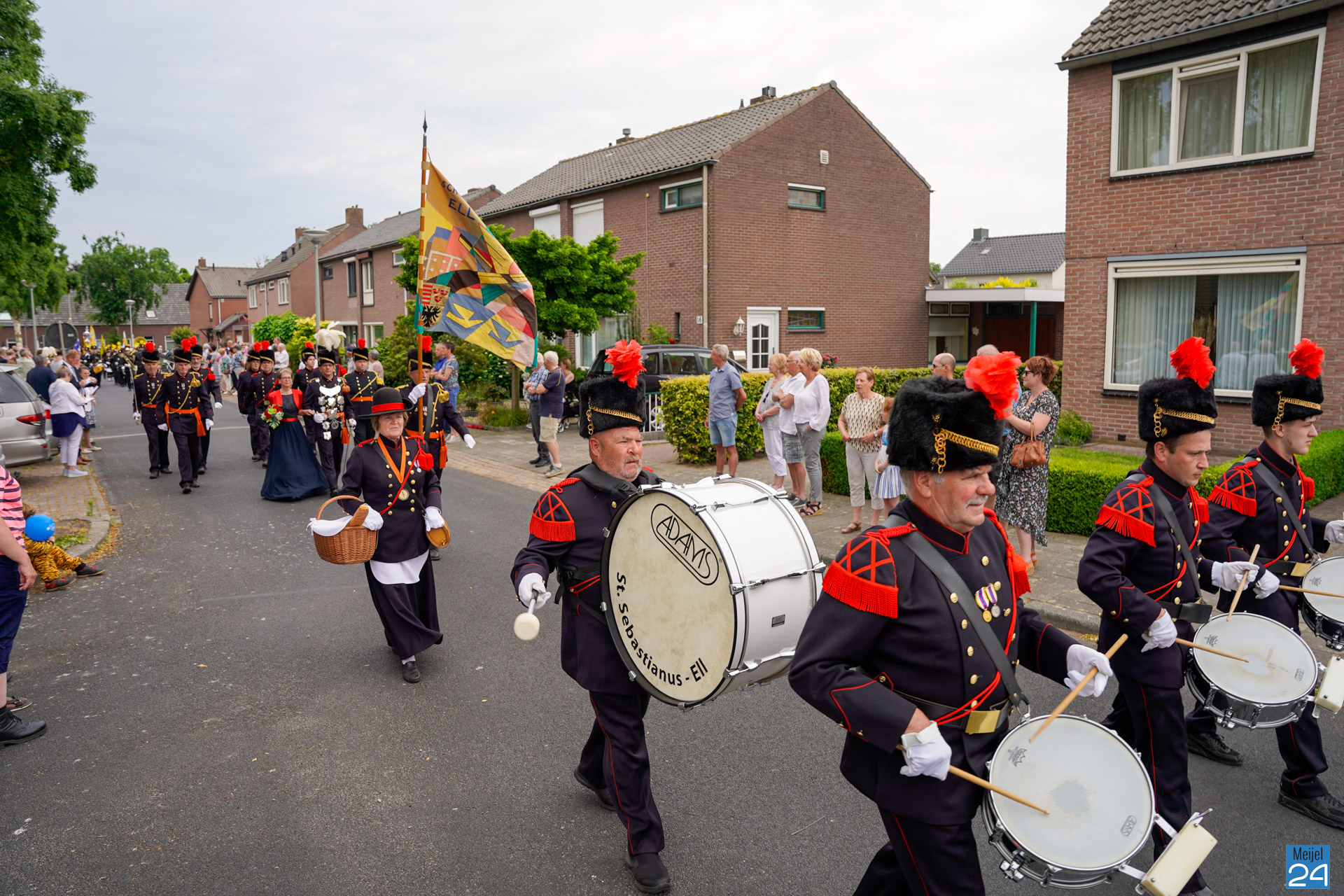 Nederweerter schutterijen lopen mee in Meijelse optocht - Nederweert24