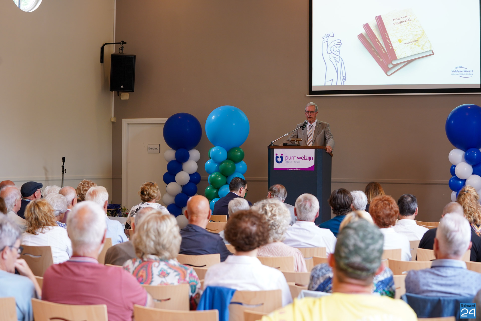 Eerste exemplaren ‘Nog neet uutgekaldj’ uitgereikt aan de burgemeesters ...