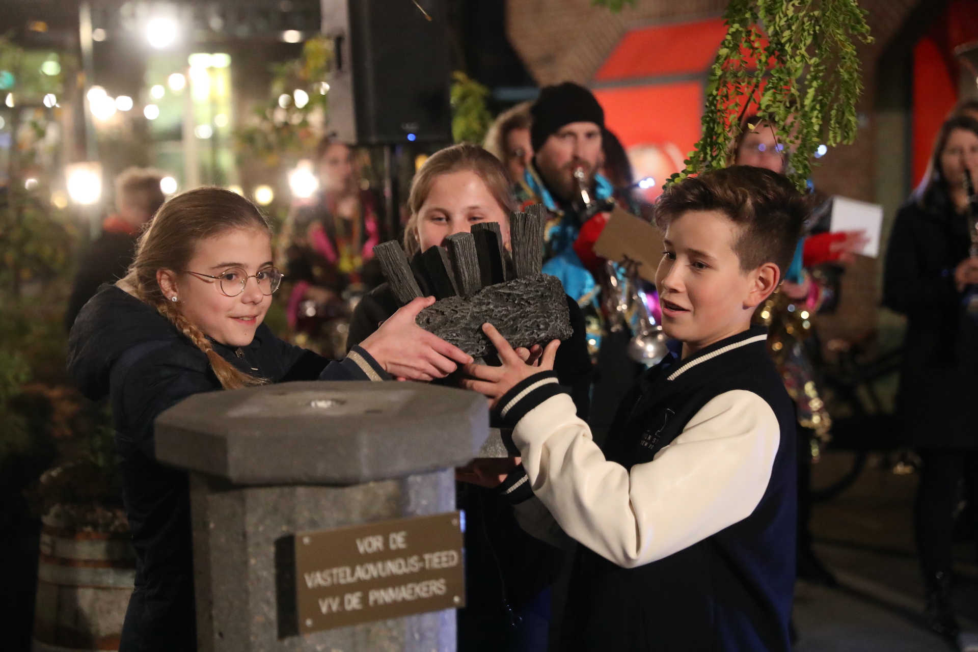 Opening seizoen, bekendmaking borebroeëdspaar en 11e van de 11e ...