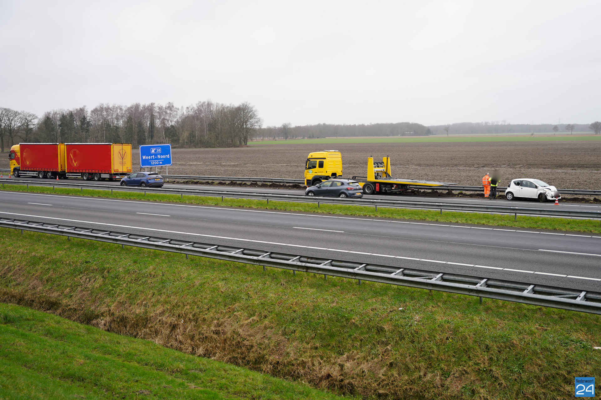 Flinke file door ongeval op A2 bij Weert - Nederweert24