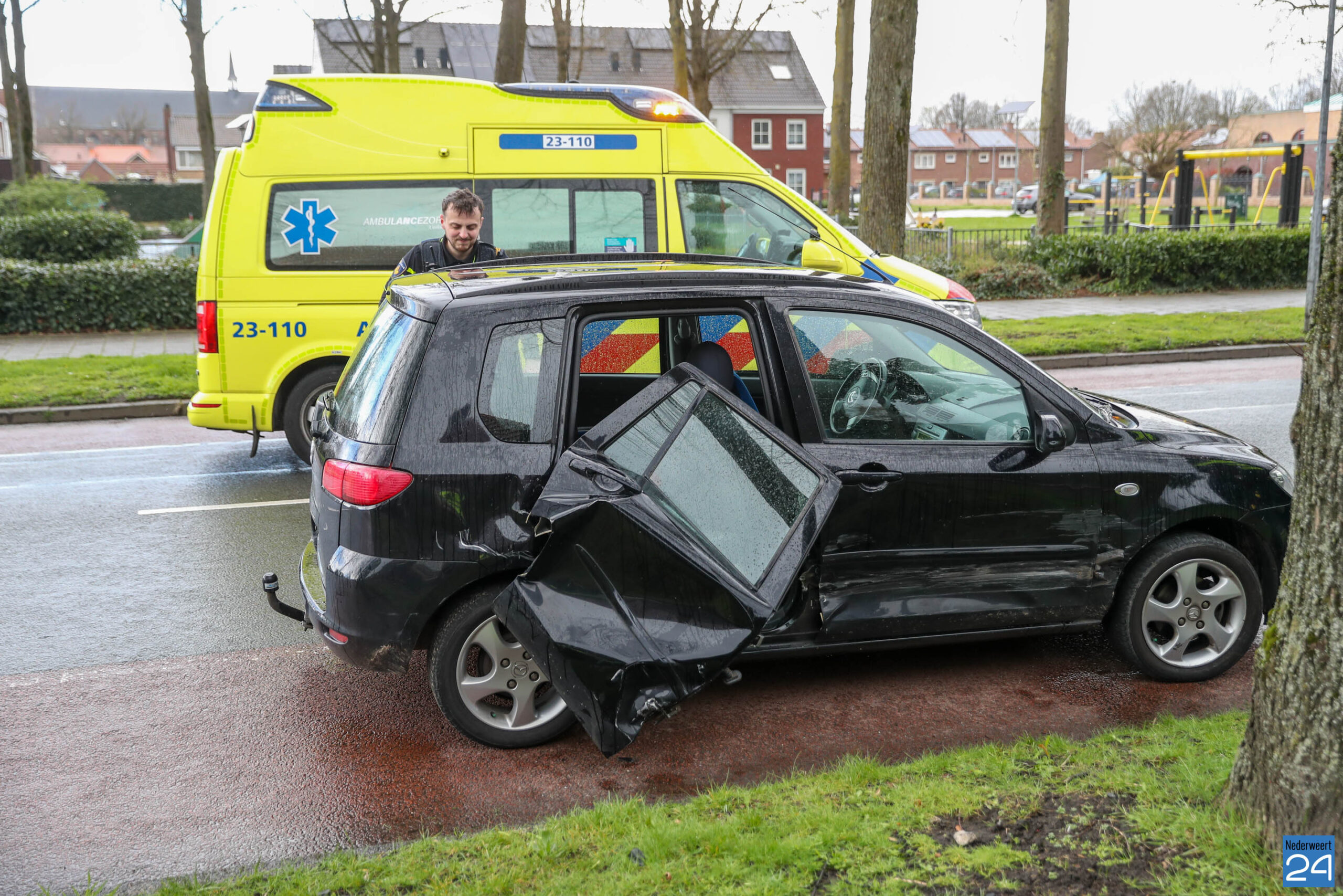Ongeval met drie personenauto's op Graafschap Hornelaan Weert ...