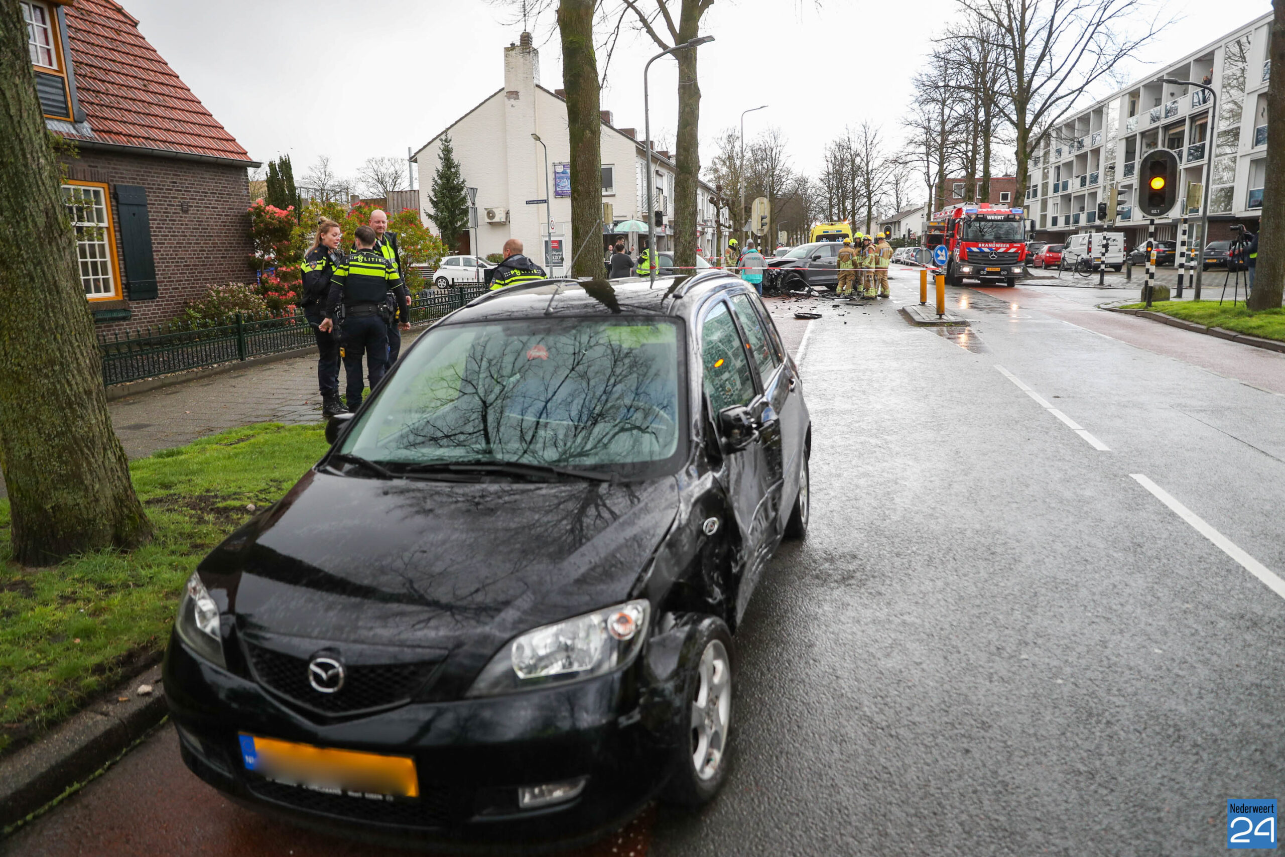 Ongeval met drie personenauto's op Graafschap Hornelaan Weert ...