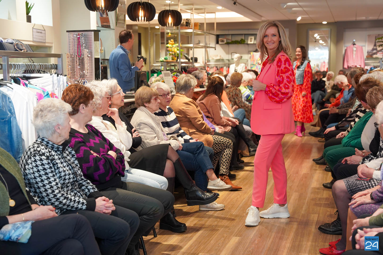 Pleunis Mode showt voorjaarsmode tijdens modeshow - Nederweert24