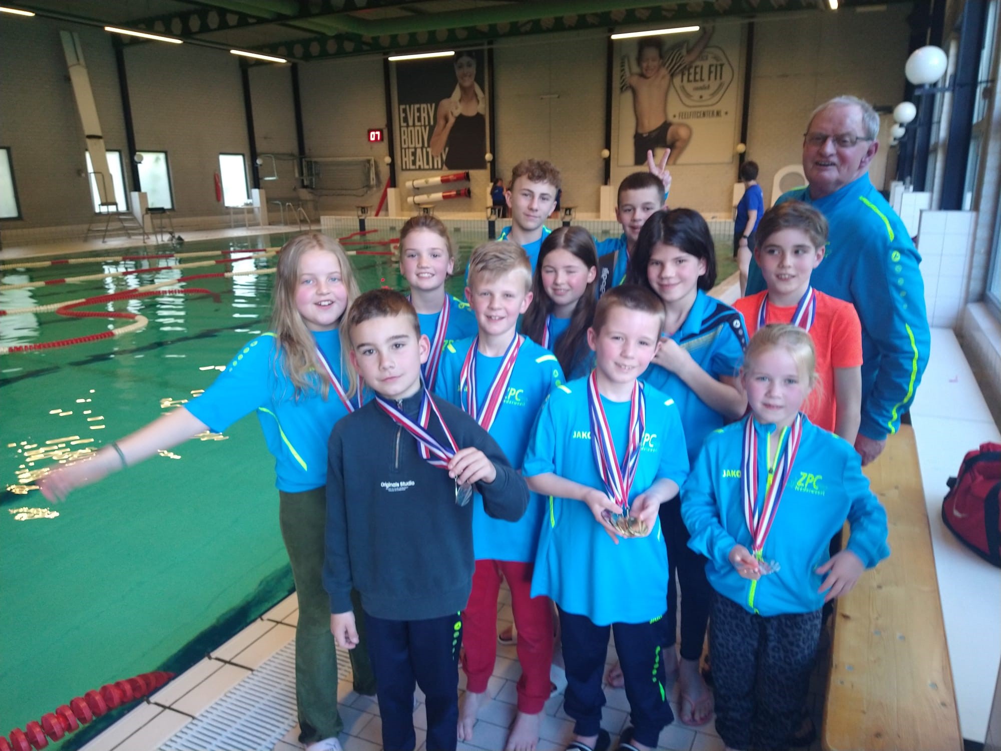 Minioren zwemmen laatste competitie wedstrijd van seizoen - Nederweert24