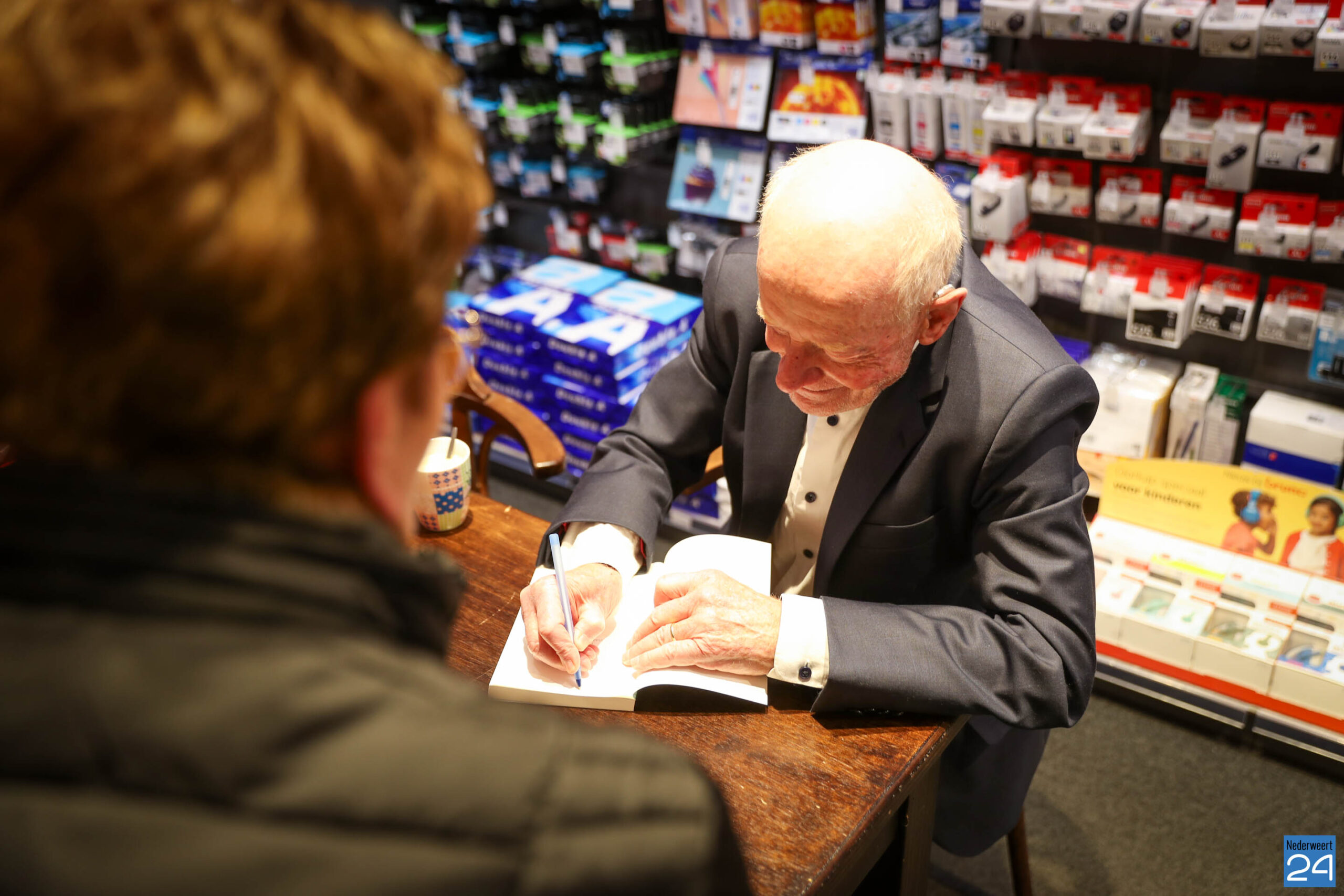 Signeersessie Gerard Kessels bij Bruna Gommans Nederweert - Nederweert24