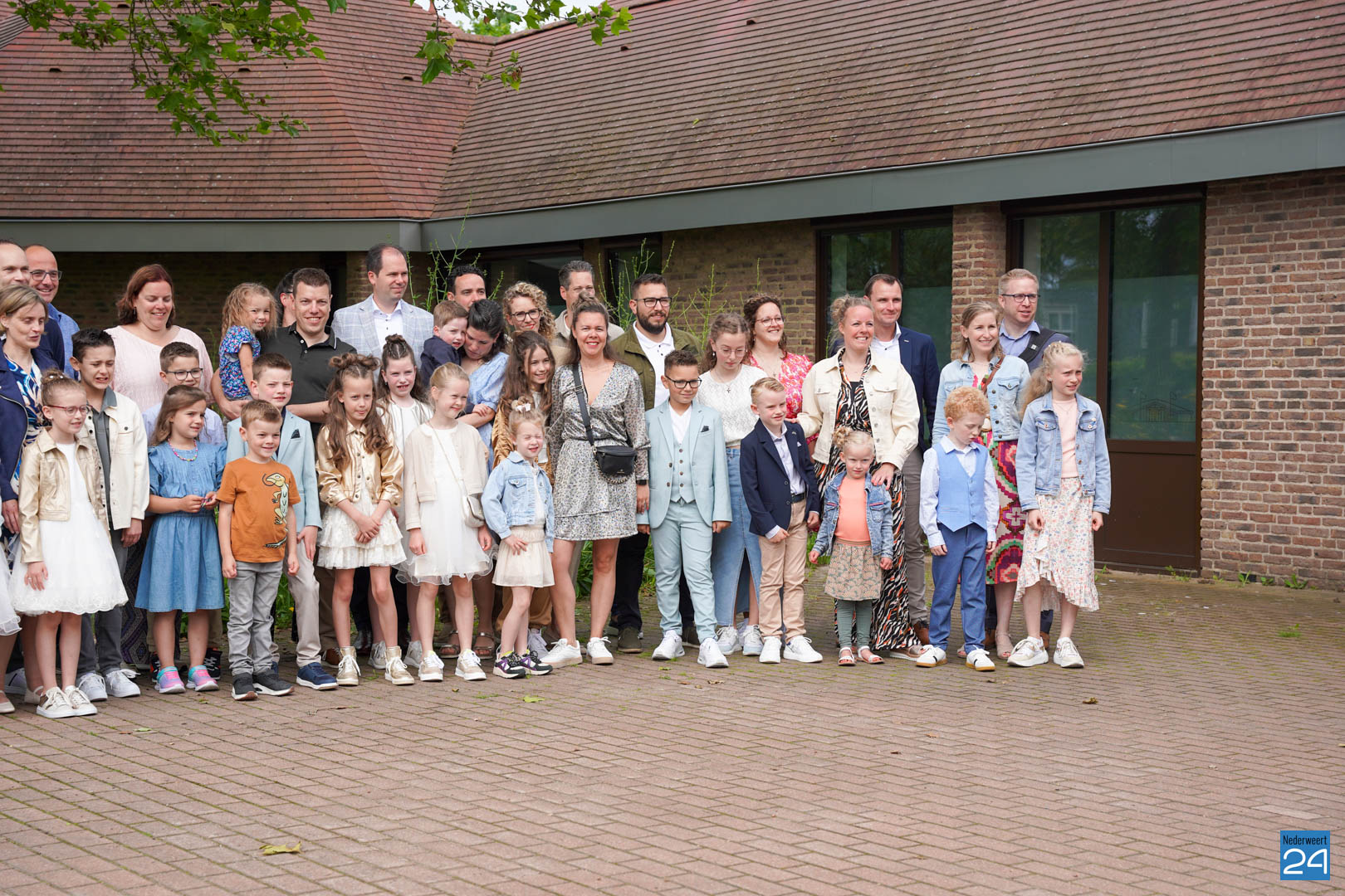 Eerste heilige communie in Nederweert in beeld - Nederweert24