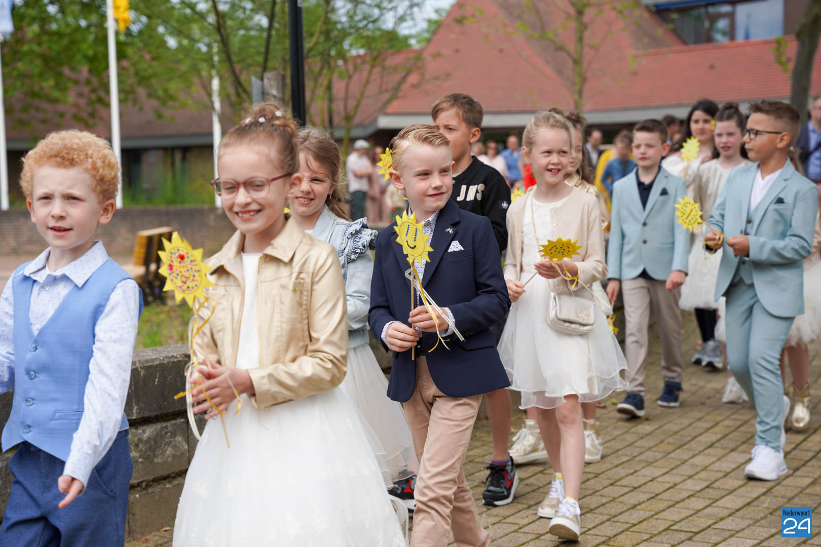 Eerste heilige communie in Nederweert in beeld - Nederweert24