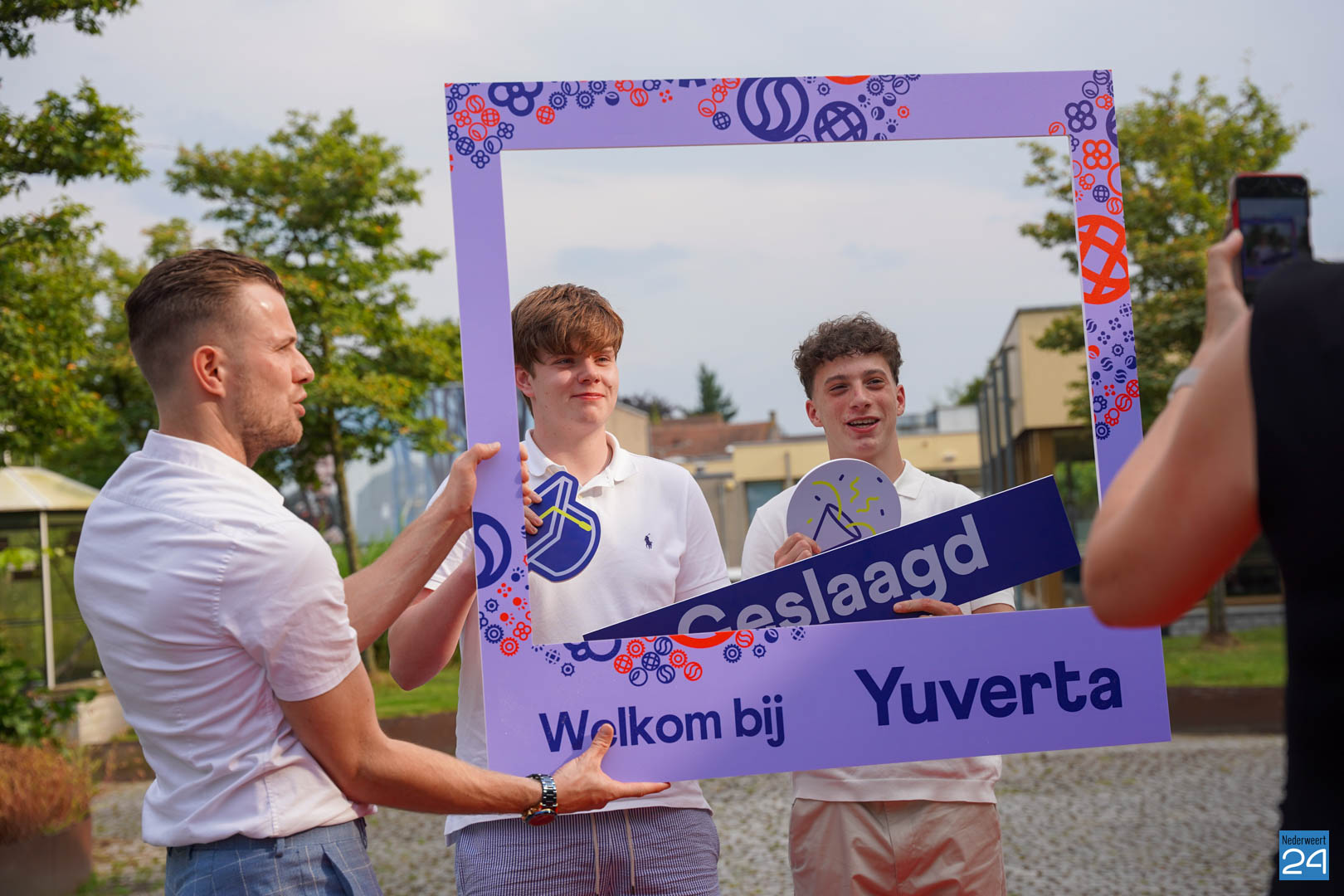 Diploma-uitreiking Yuverta mavo Nederweert in beeld - Nederweert24