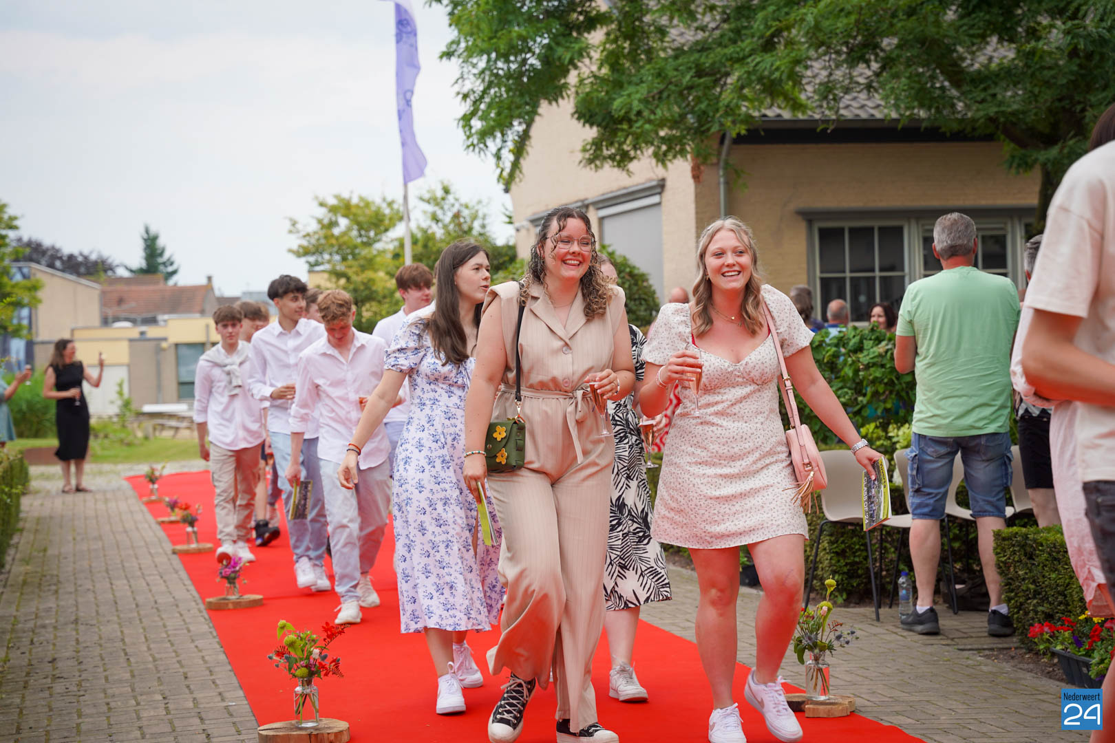 Diploma-uitreiking Yuverta mavo Nederweert in beeld - Nederweert24