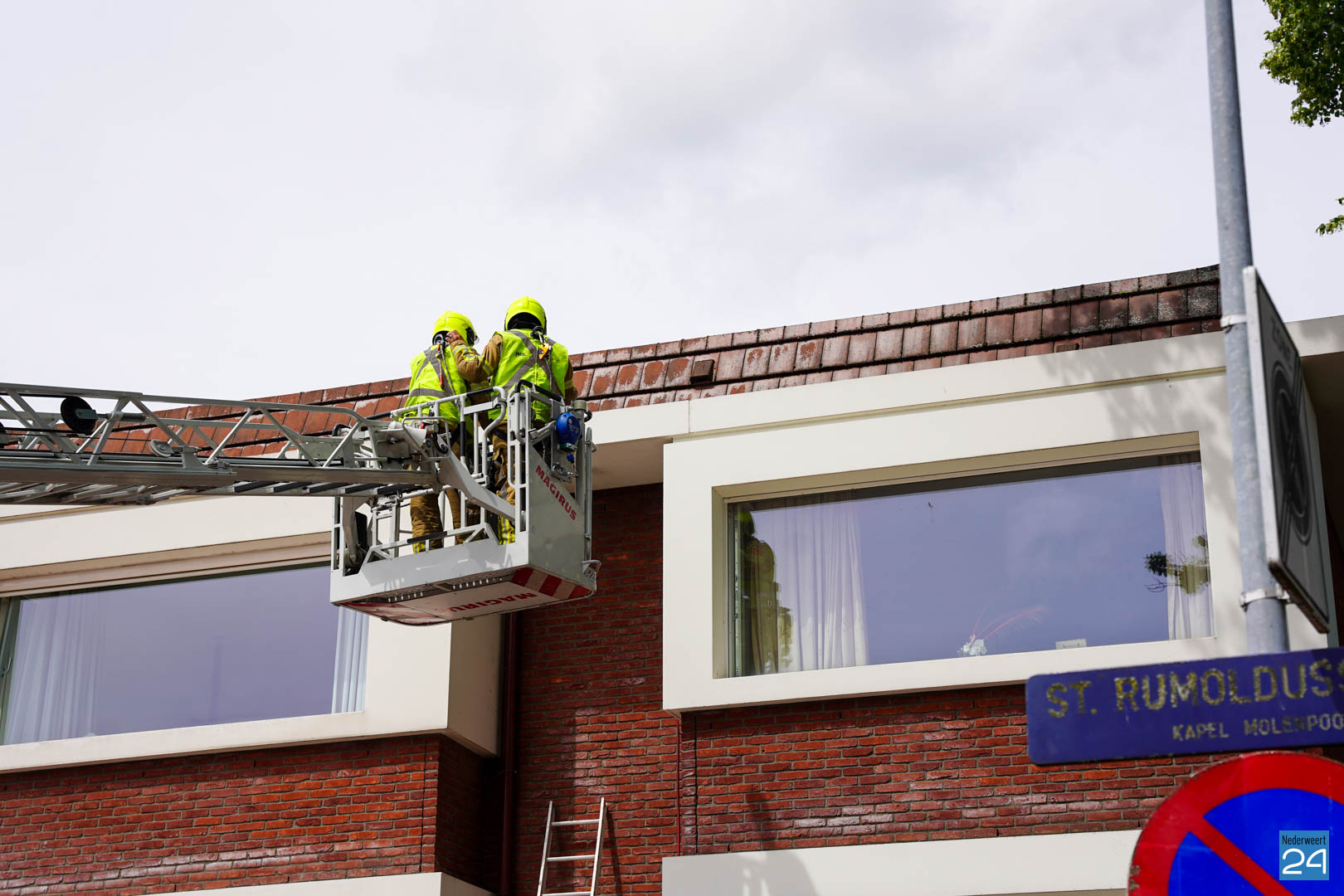 Brandweer onderzoekt mogelijke brand in spouwmuur in Weert - Nederweert24